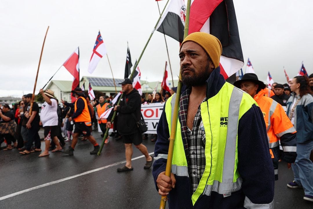 Peaceful Māori Hikoi Advances - In Pictures