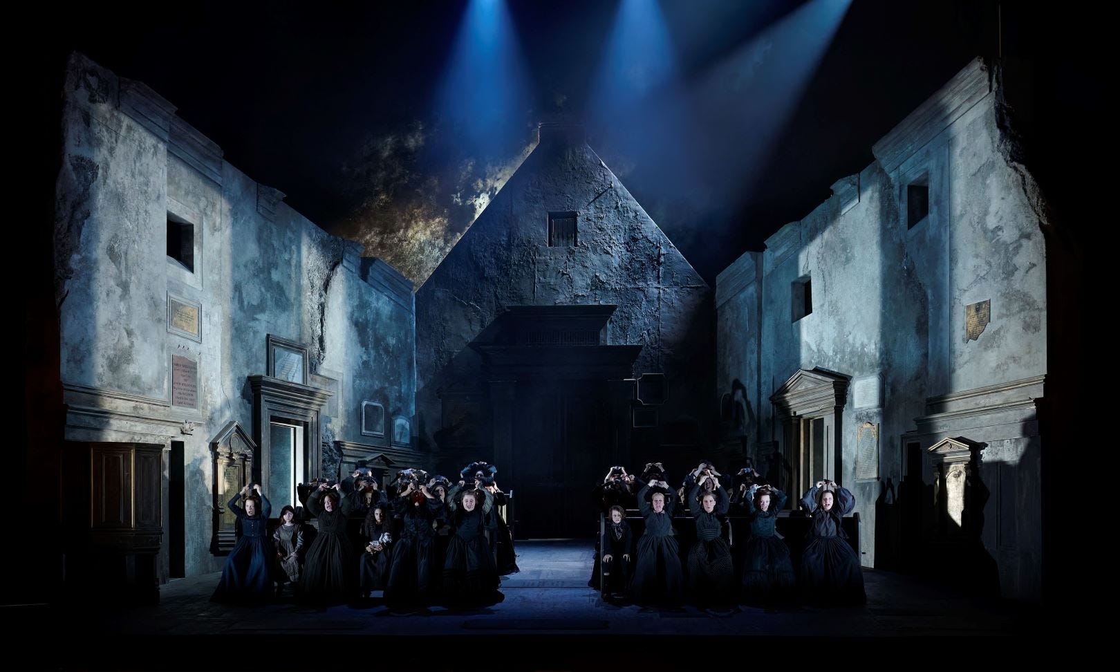 Dark arts: Macbeth opens at the COC - by Lydia Perovic