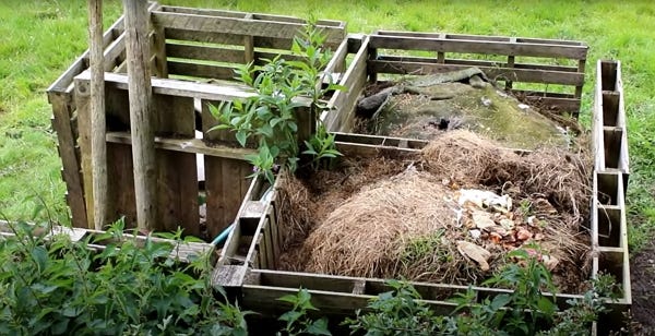 Create a Multiple Compost Bin System - by Jérémie Litzler