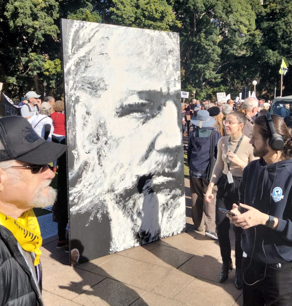 Free Assange Rally in Sydney - YesXorNo