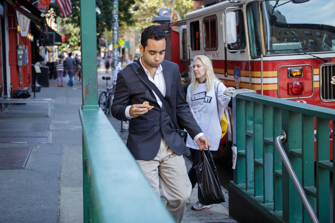 Mastering the Art of the New York Eat-and-Walk