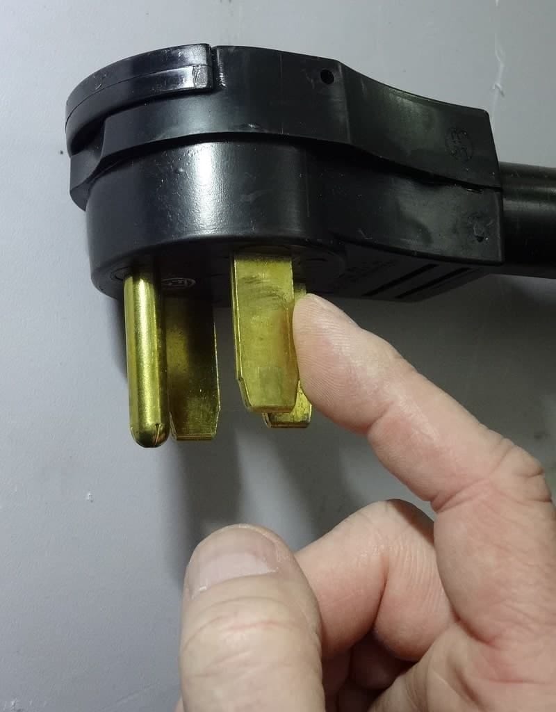 How to plug into a pedestal without a circuit breaker