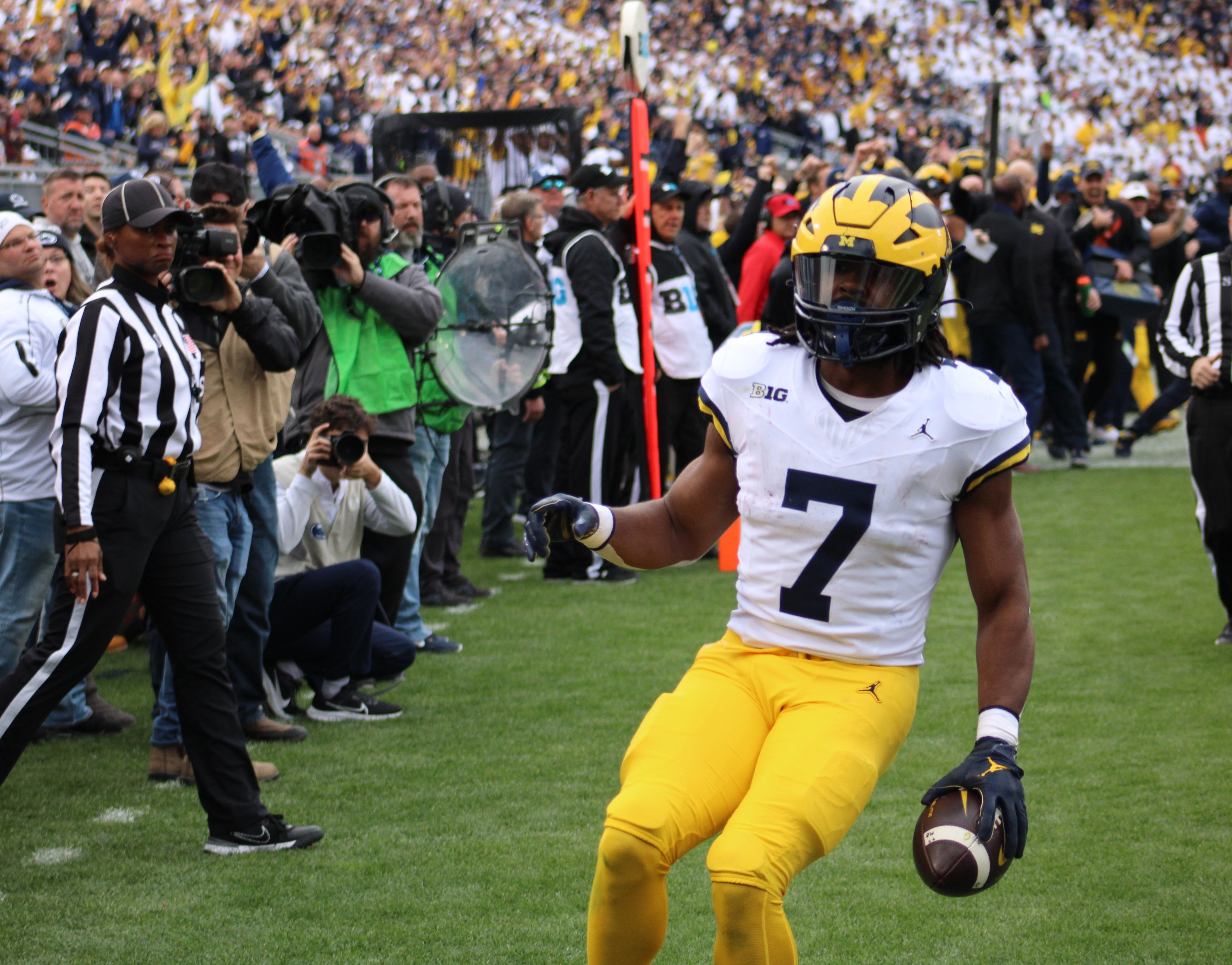 Wolverines Emotional After Beating Penn State with Run Game, Defense