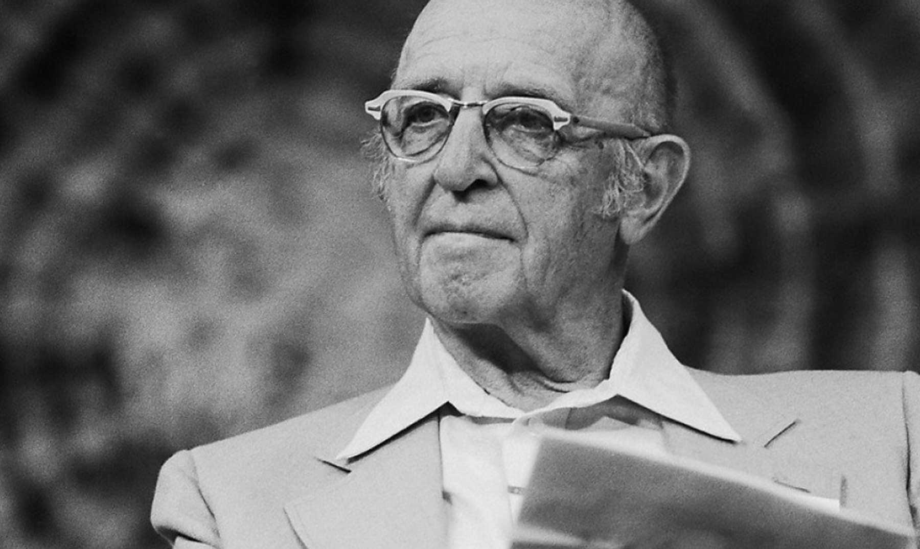 The High Cost of Faking It: Carl Rogers on Incongruence & Society