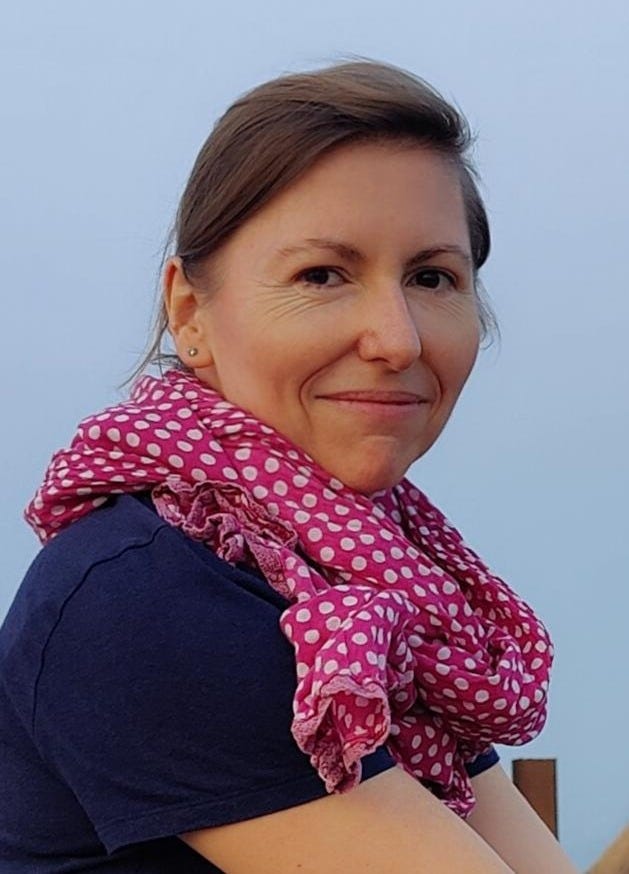 The artist - Anja Bamberg - artist in Dubai.