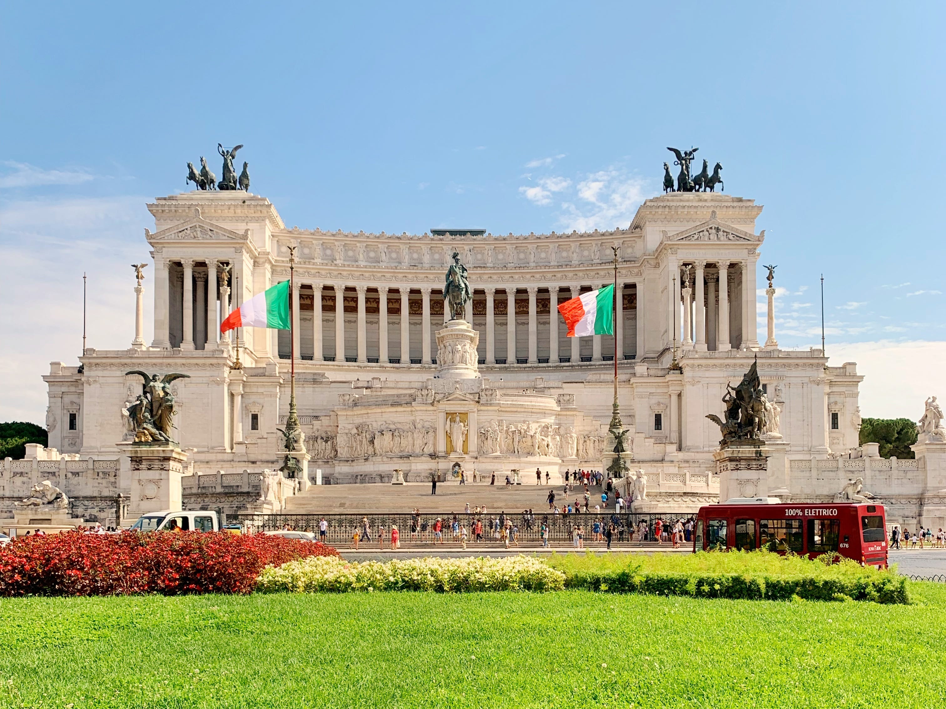 Flash Sale! - by Laura Itzkowitz - The New Roman Times