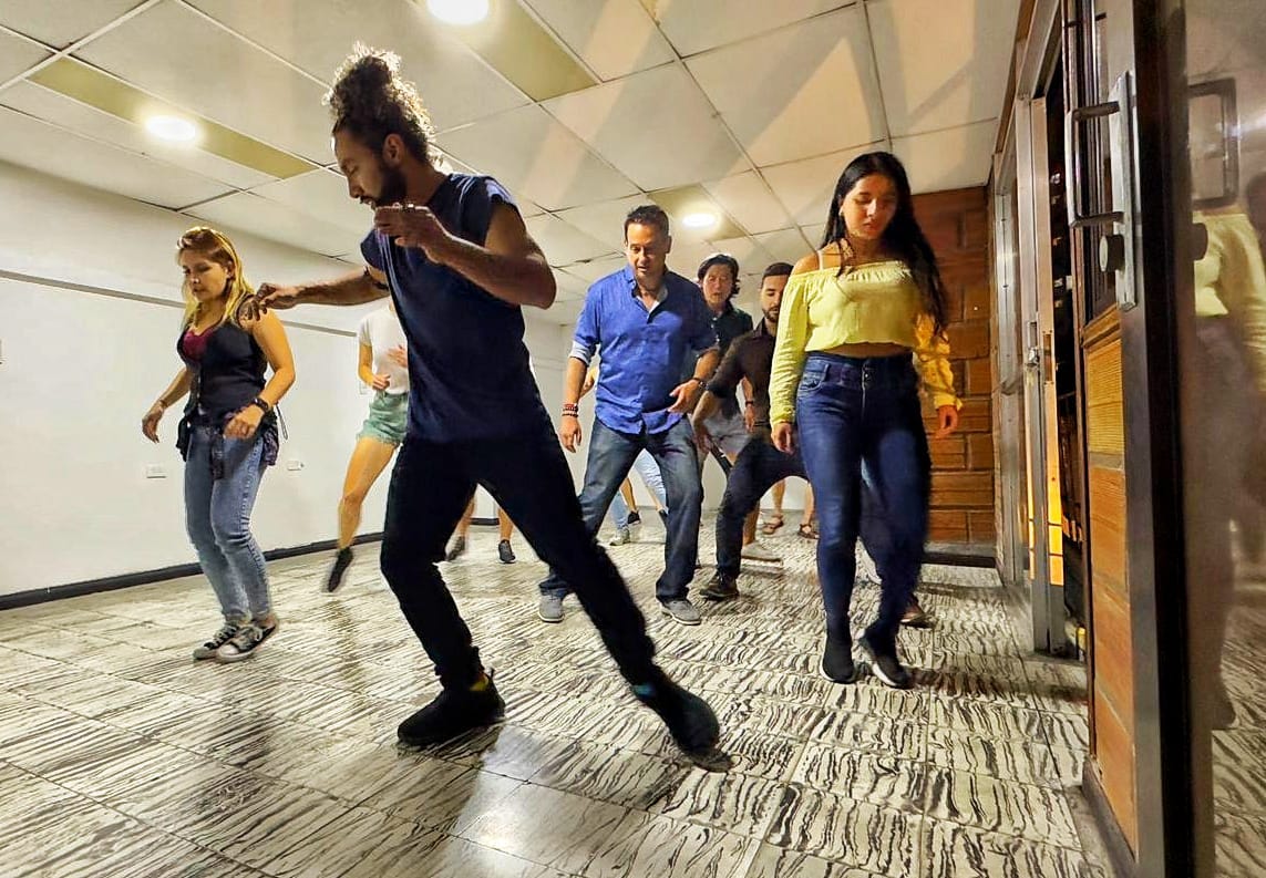 Free dance classes in Medellin - Medellingles