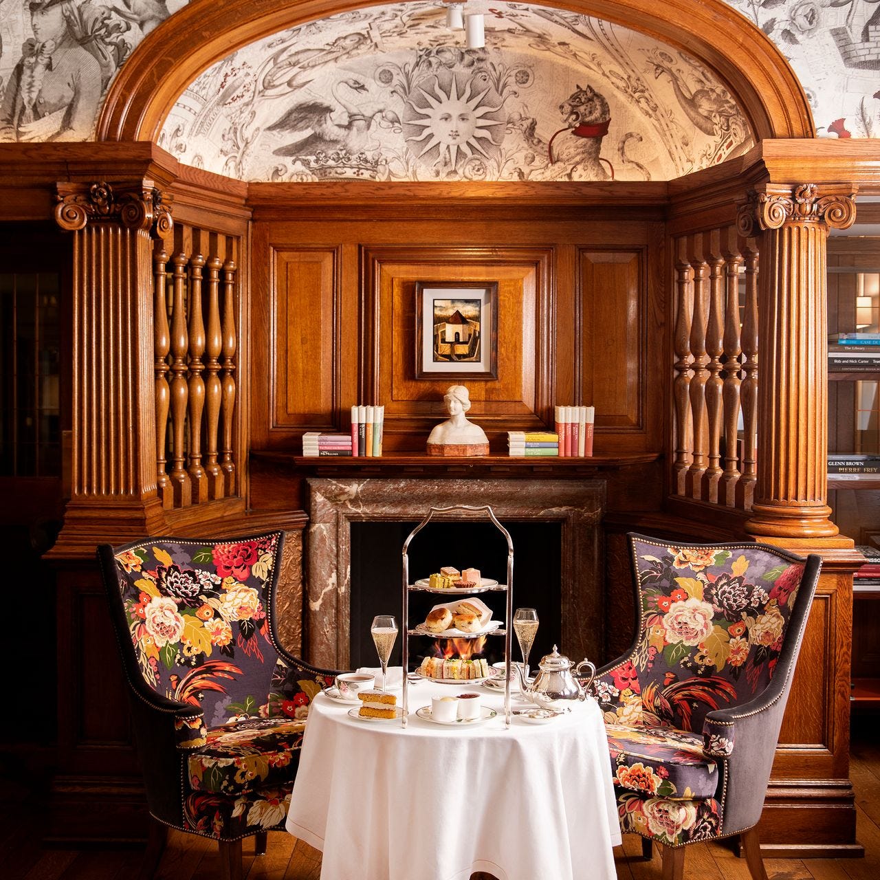 Nothing but Hotel life - Laura Thompson’s Substack