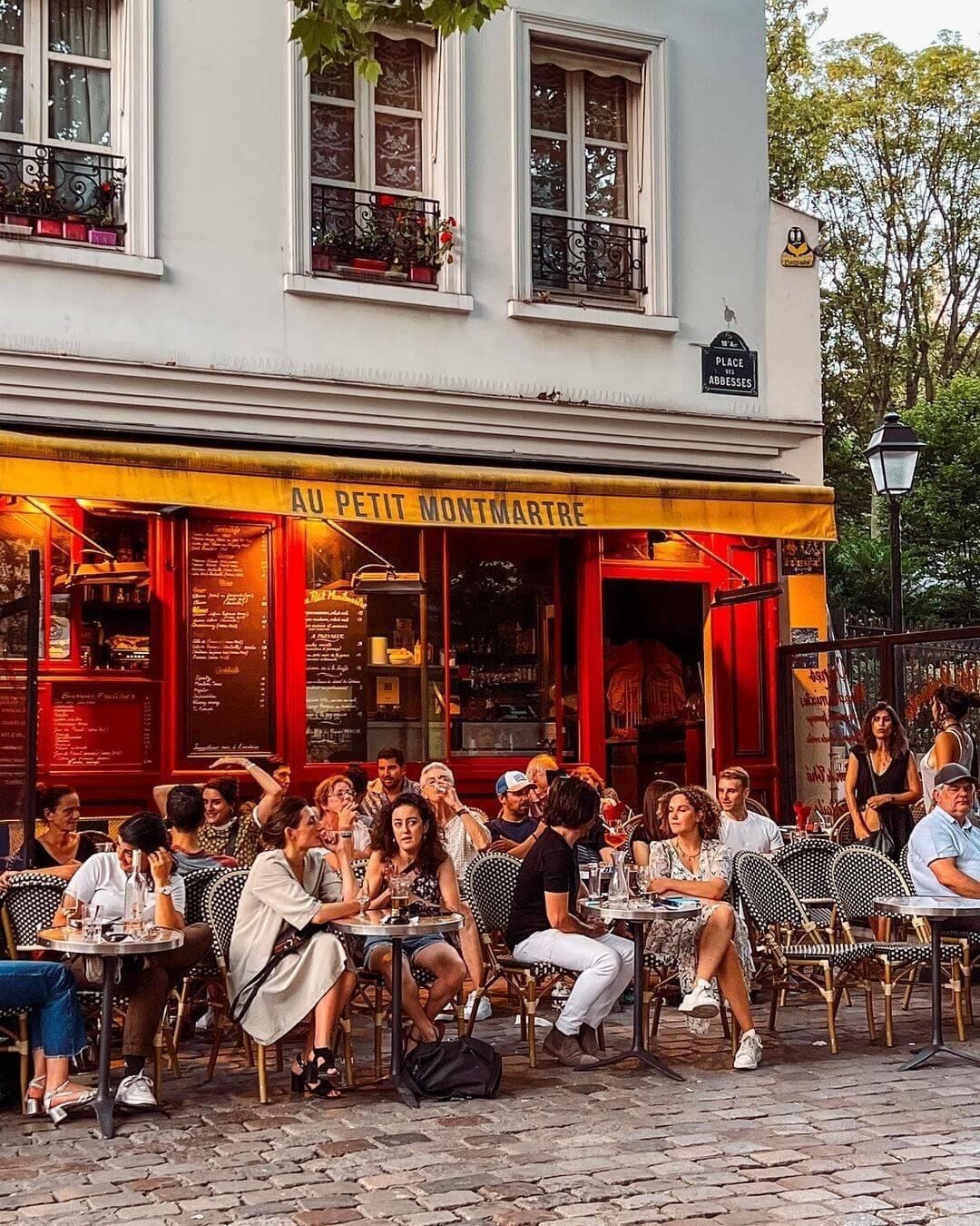 French Toast, French Kisses, and the Art of Flâneuring