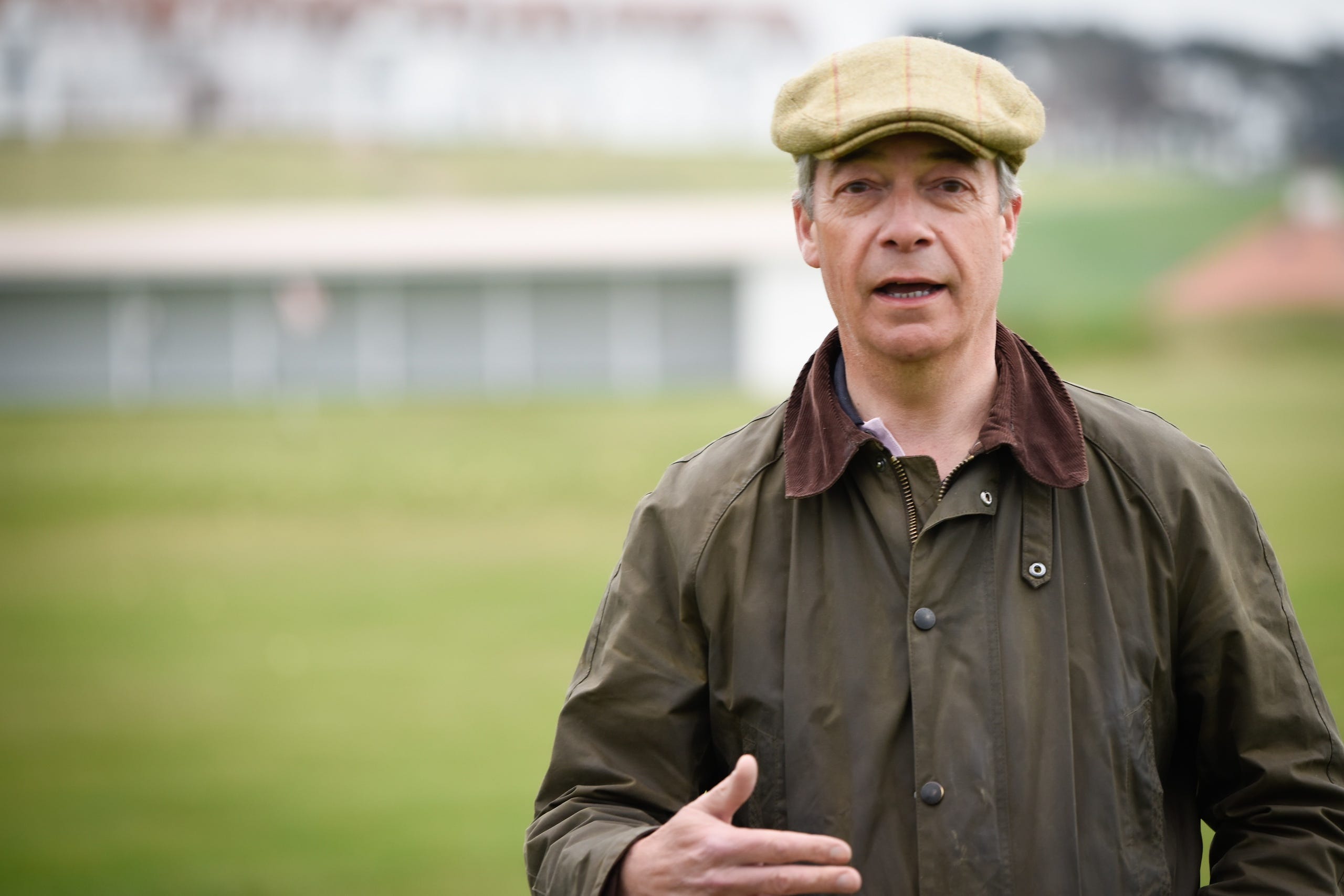 Public Back Nigel & Dutch Showdown - by Michael Heaver