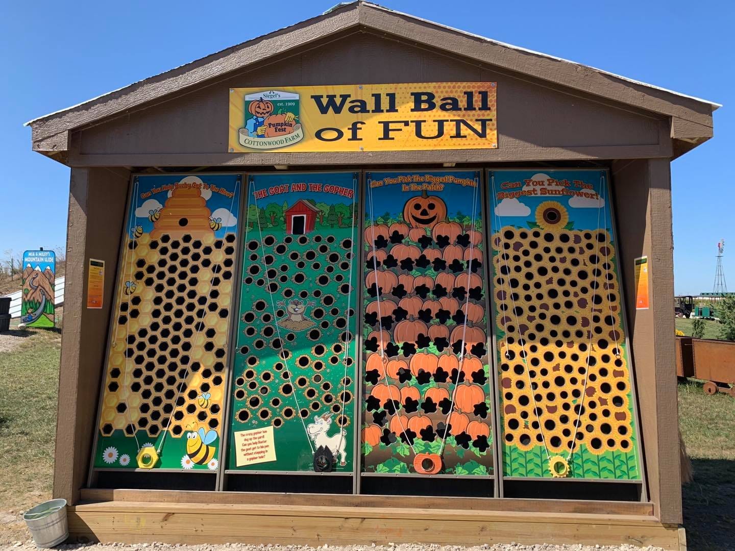 #83 Reconfigurable wall ball maze game