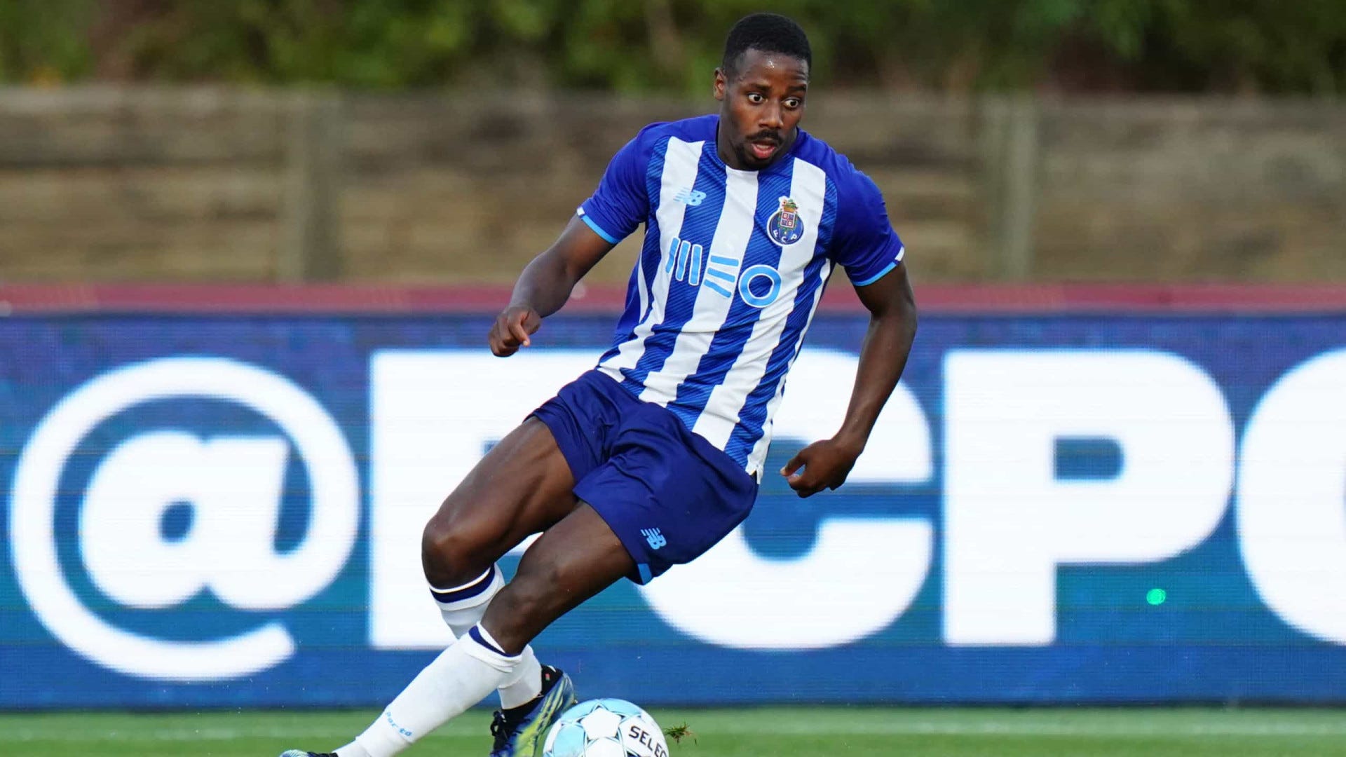 Wilson Manafá despede-se do Porto e ruma a Espanha