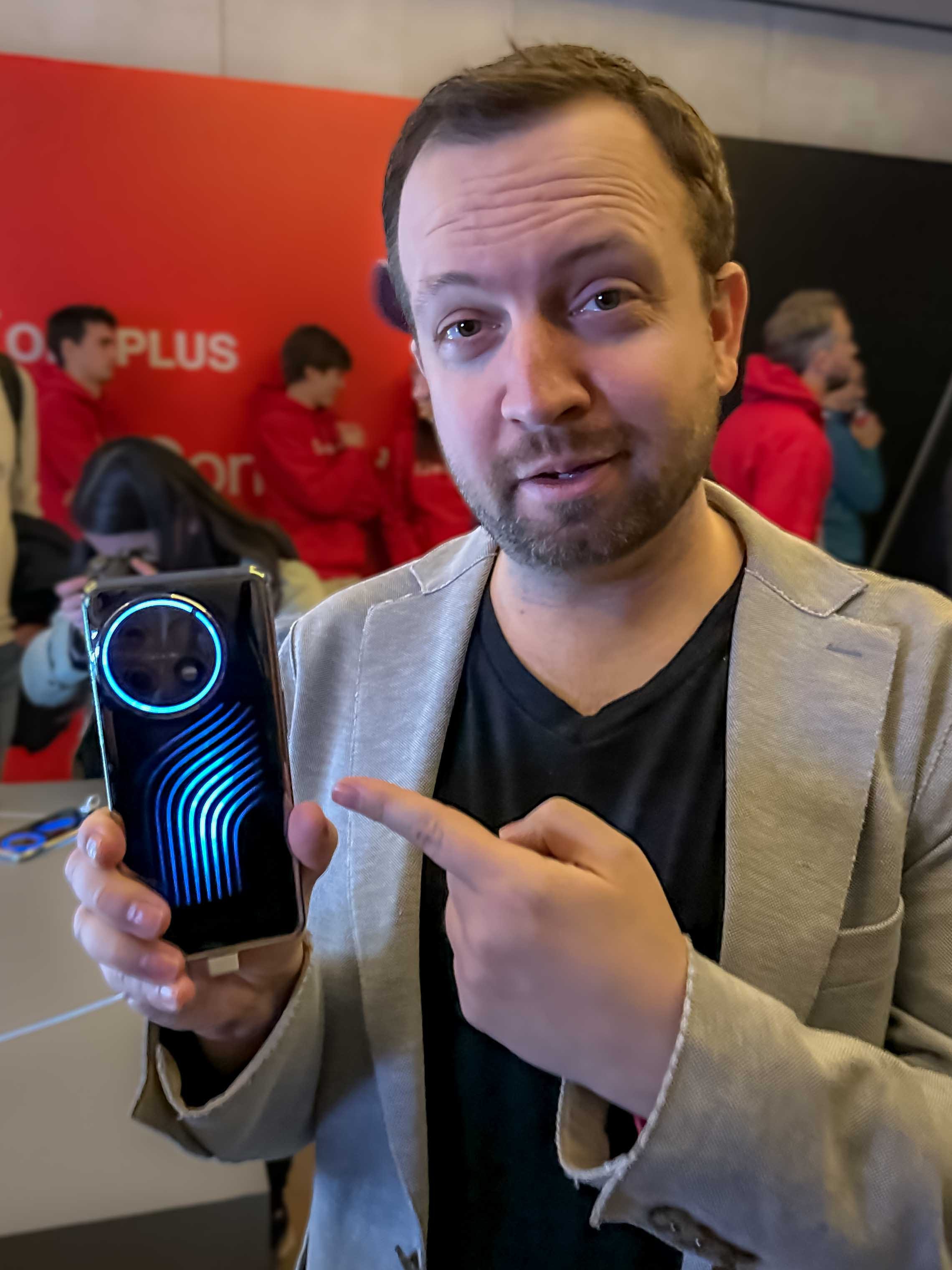 OnePlus 11 Concept: first photos and videos of the LED smartphone