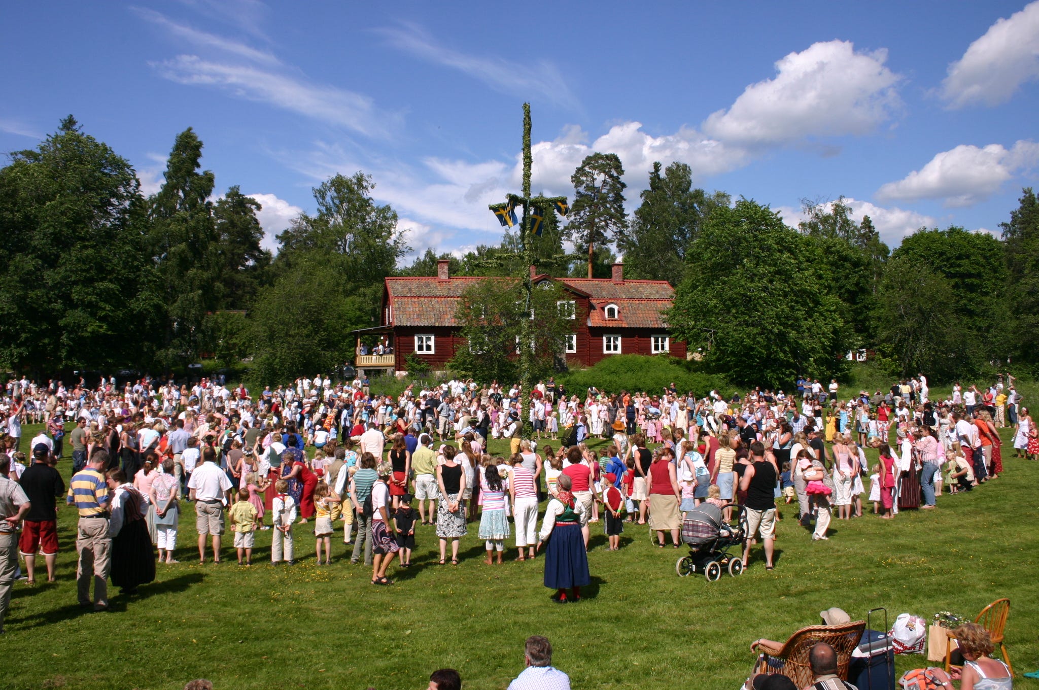 Midsommar på brunnen! (#35) - by Gustav Fröjdlund