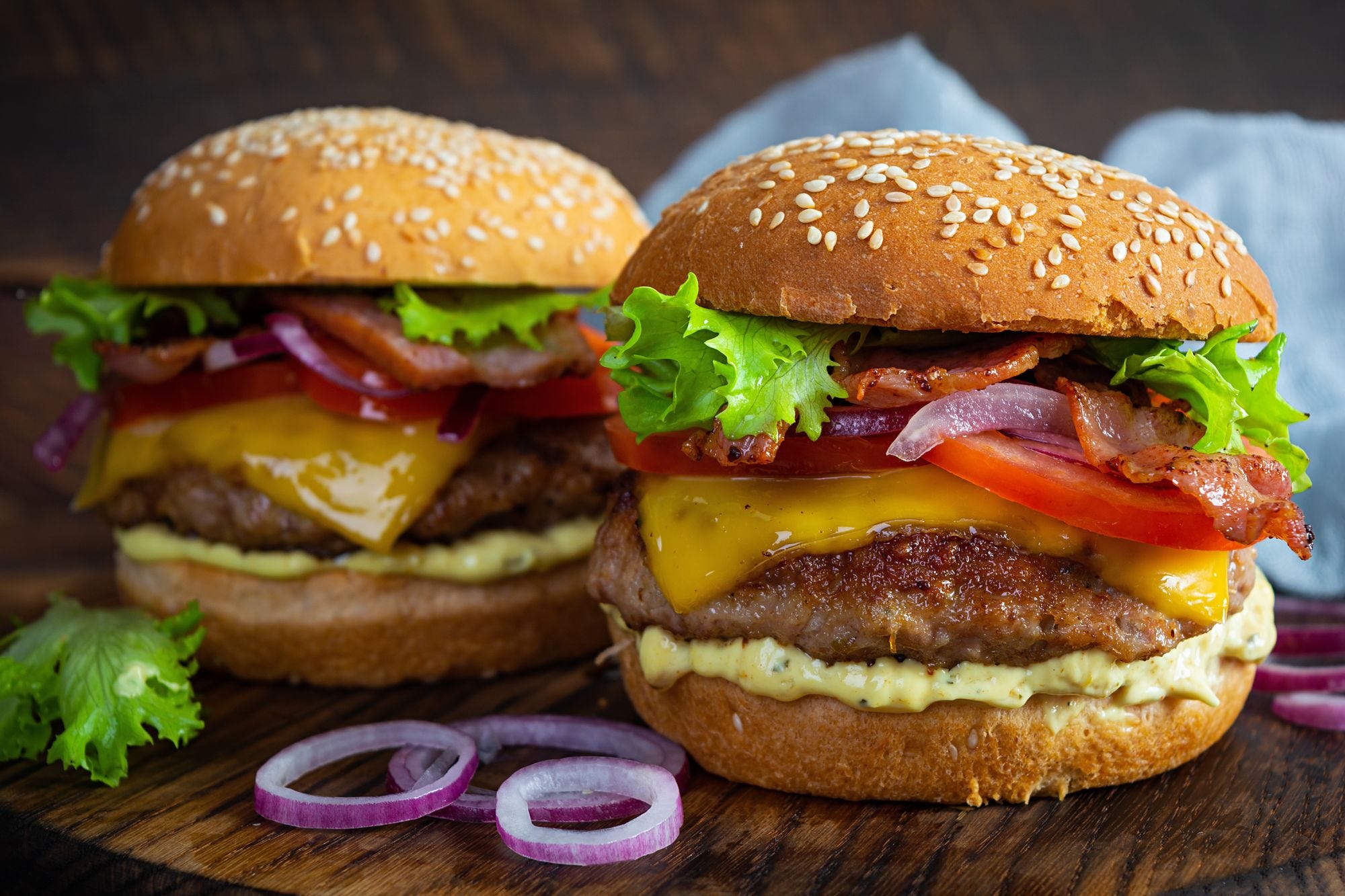 🍔👑Burger King Sued for Ads That Allegedly Exaggerate Size of Sandwiches