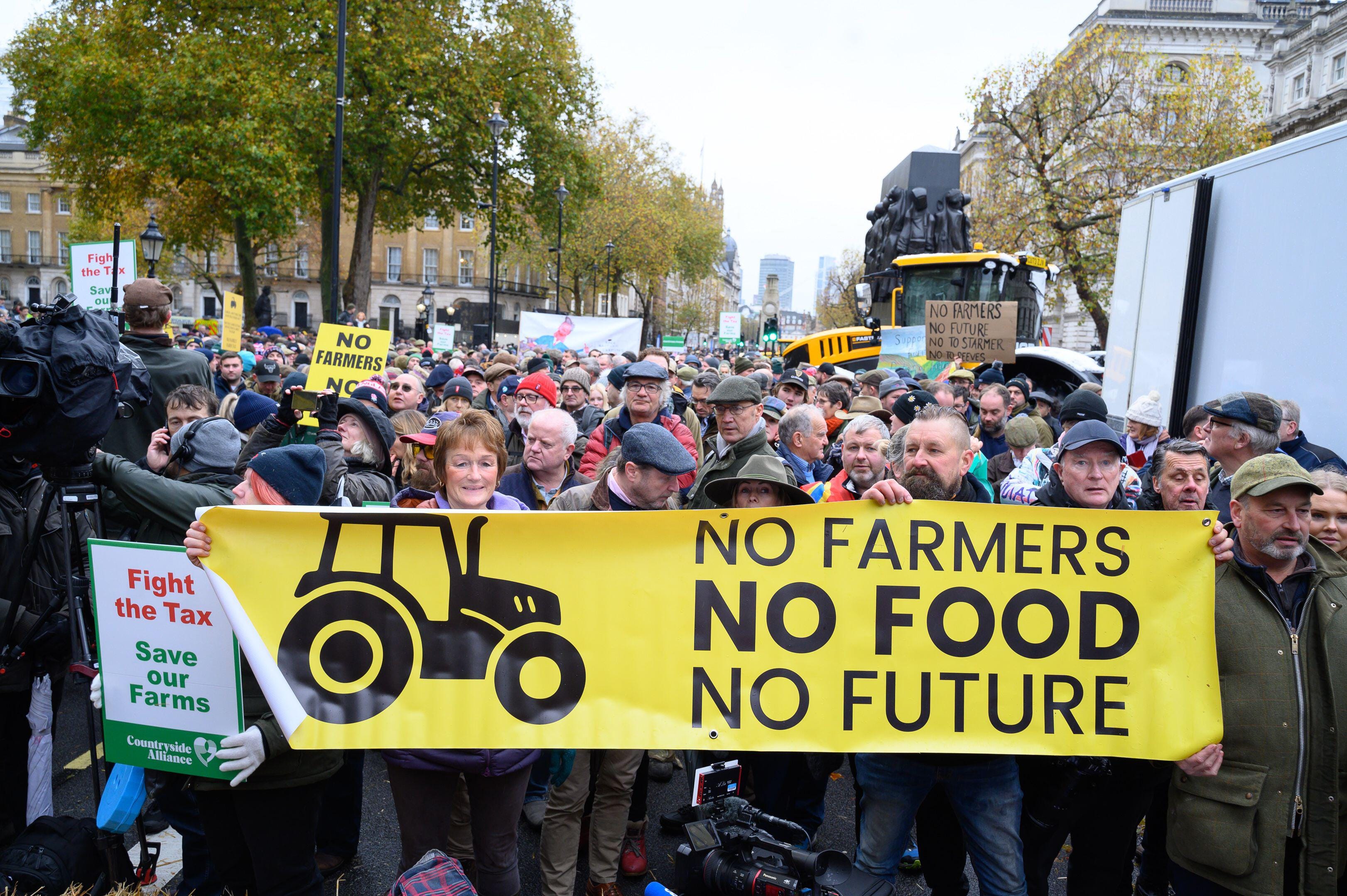 Farmers go to war with Starmer as ten thousand plus descend on London