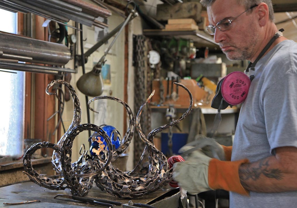 Chris Williams, sculptor - by Amy Allen - Palate & Palette