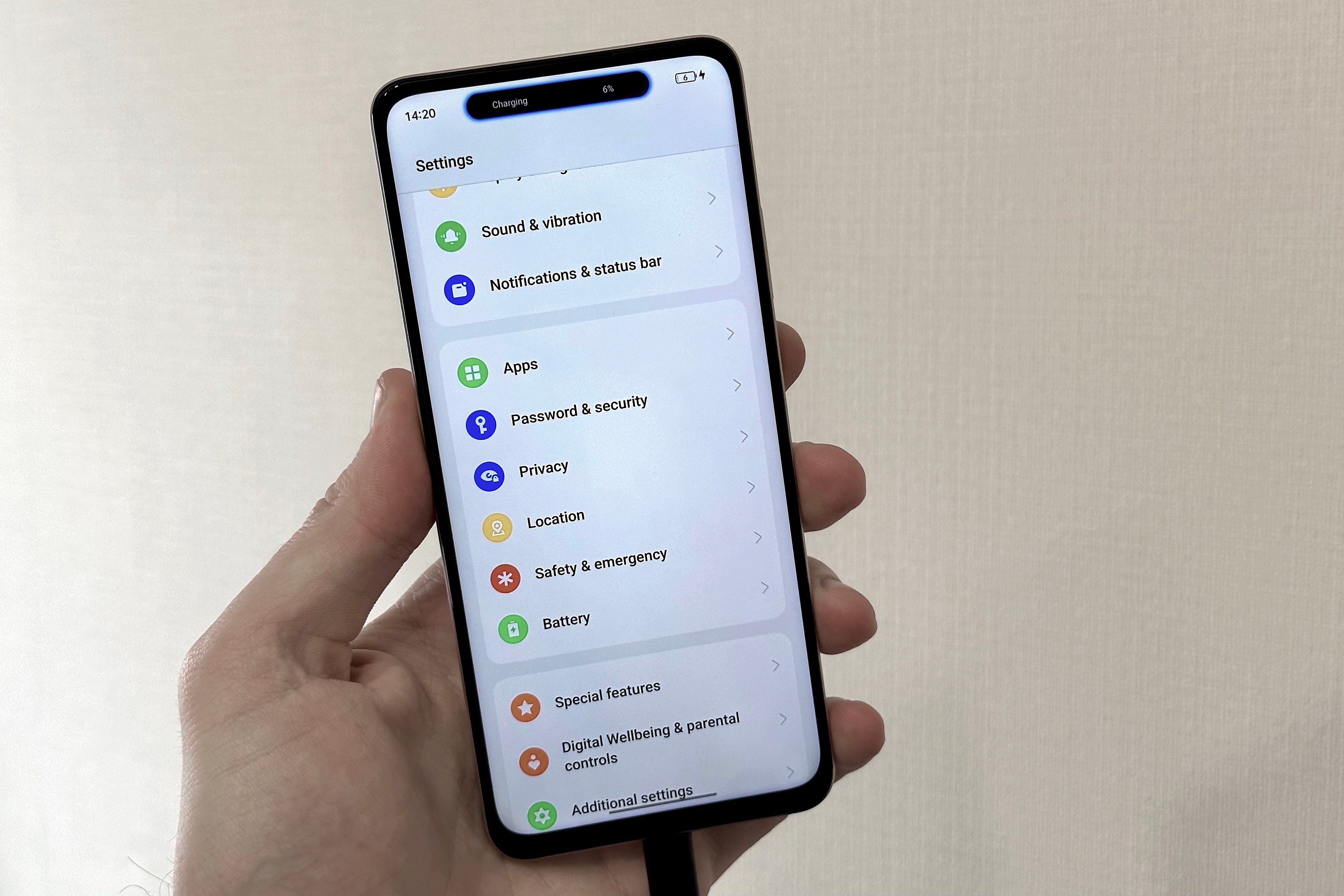 The first Android Dynamic Island clone is here