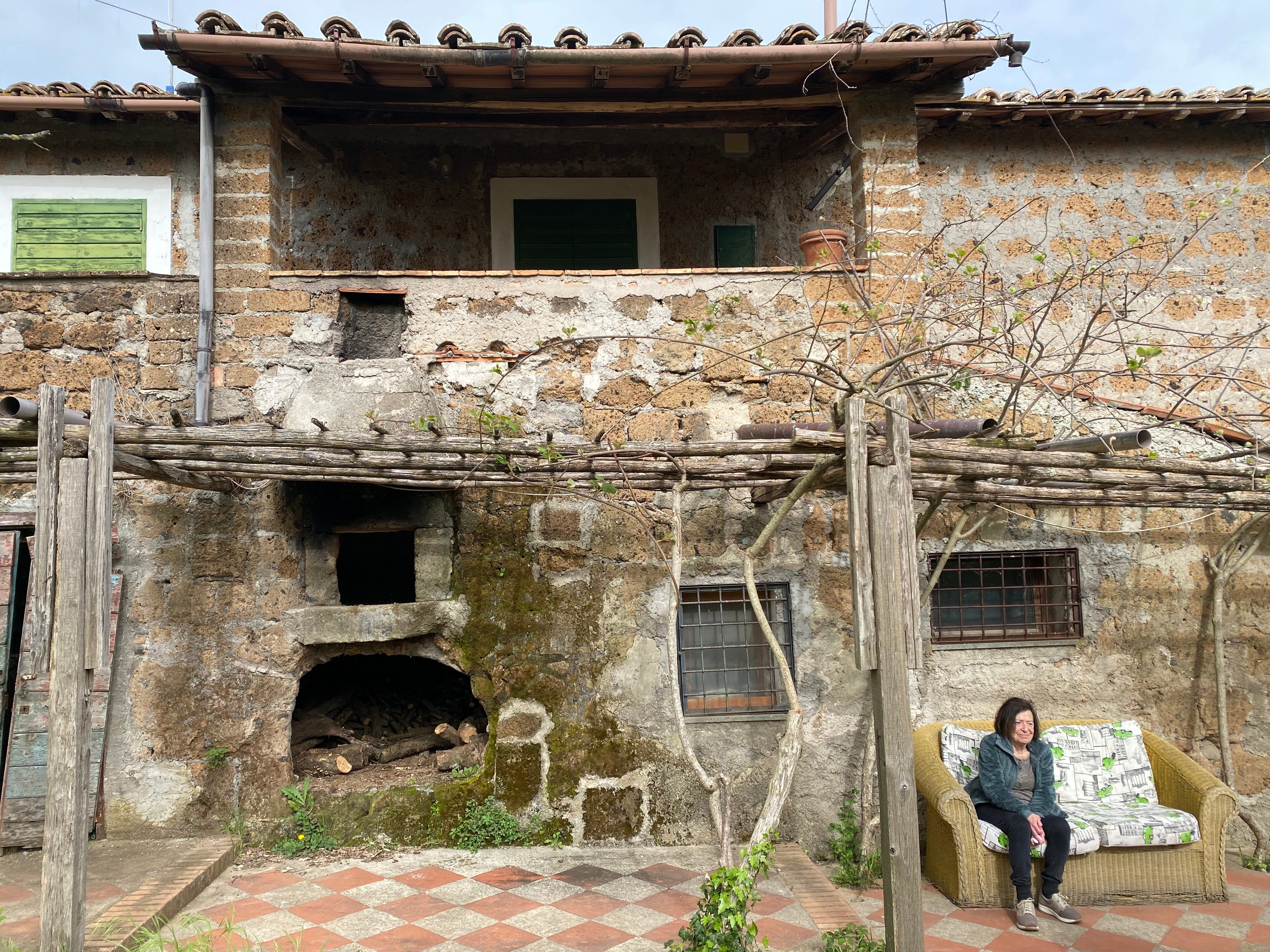 A visit to the studio of Justin Bradshaw - by Linda Lappin