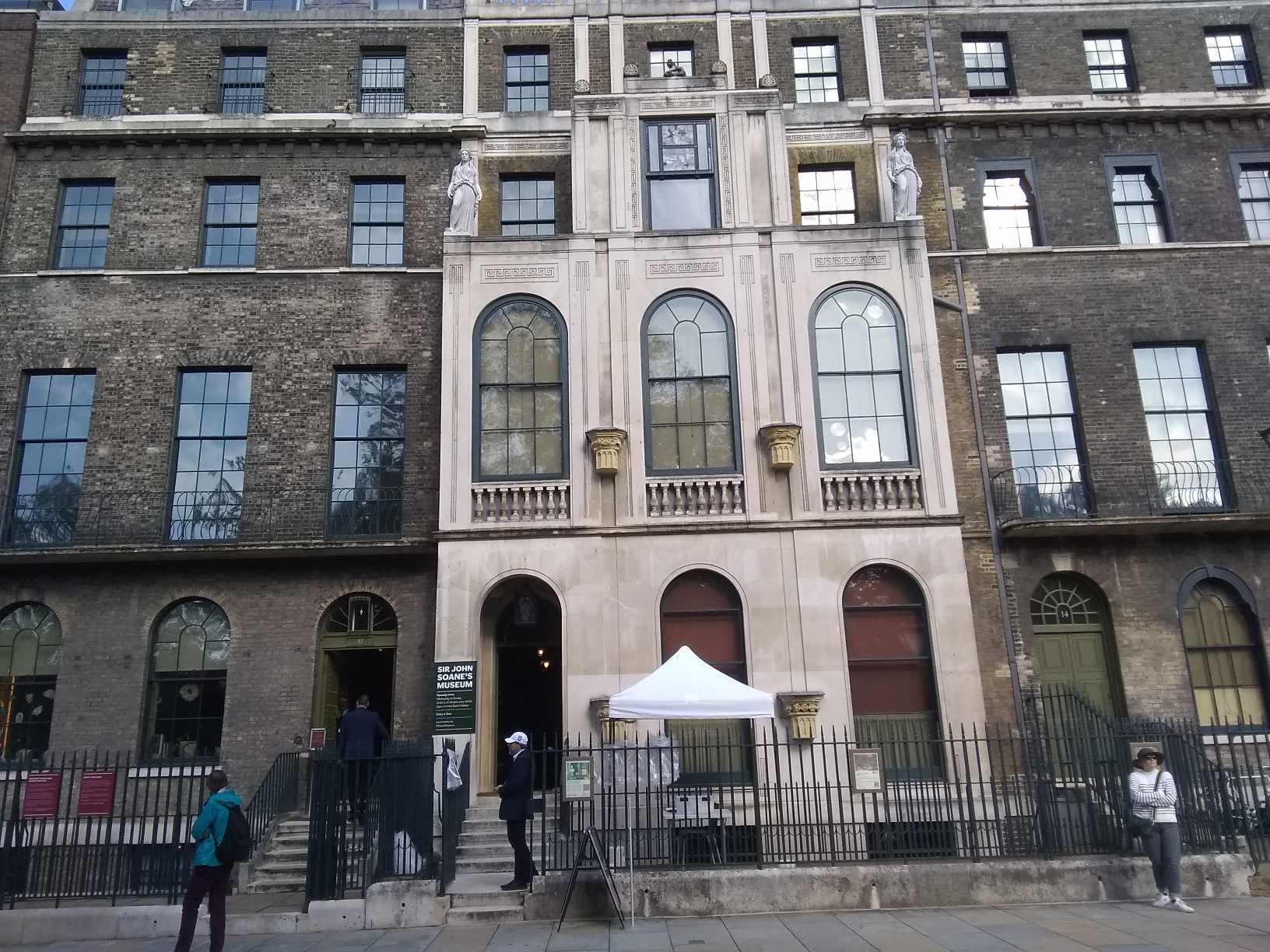 Rain finally stopping in Islington - by Lydia Perovic