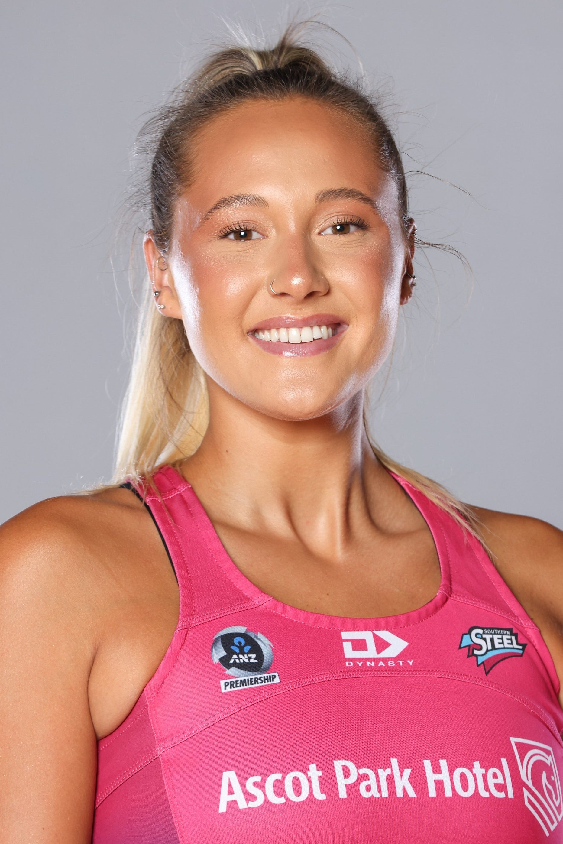 Southern Steel lock in two international stars for 2024