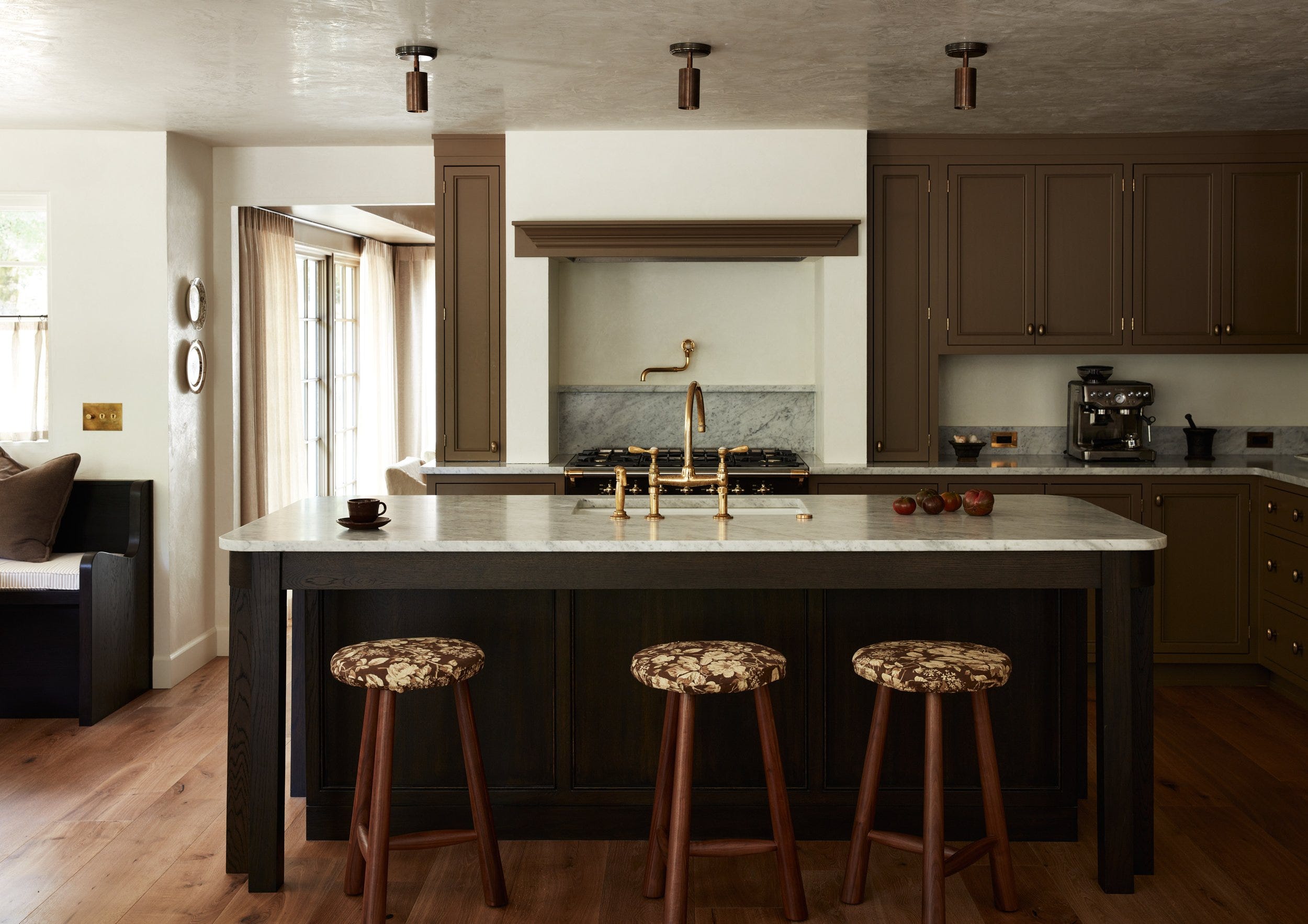 AT HOME WITH MOLLY: THE KITCHEN EDIT - by Molly Kidd