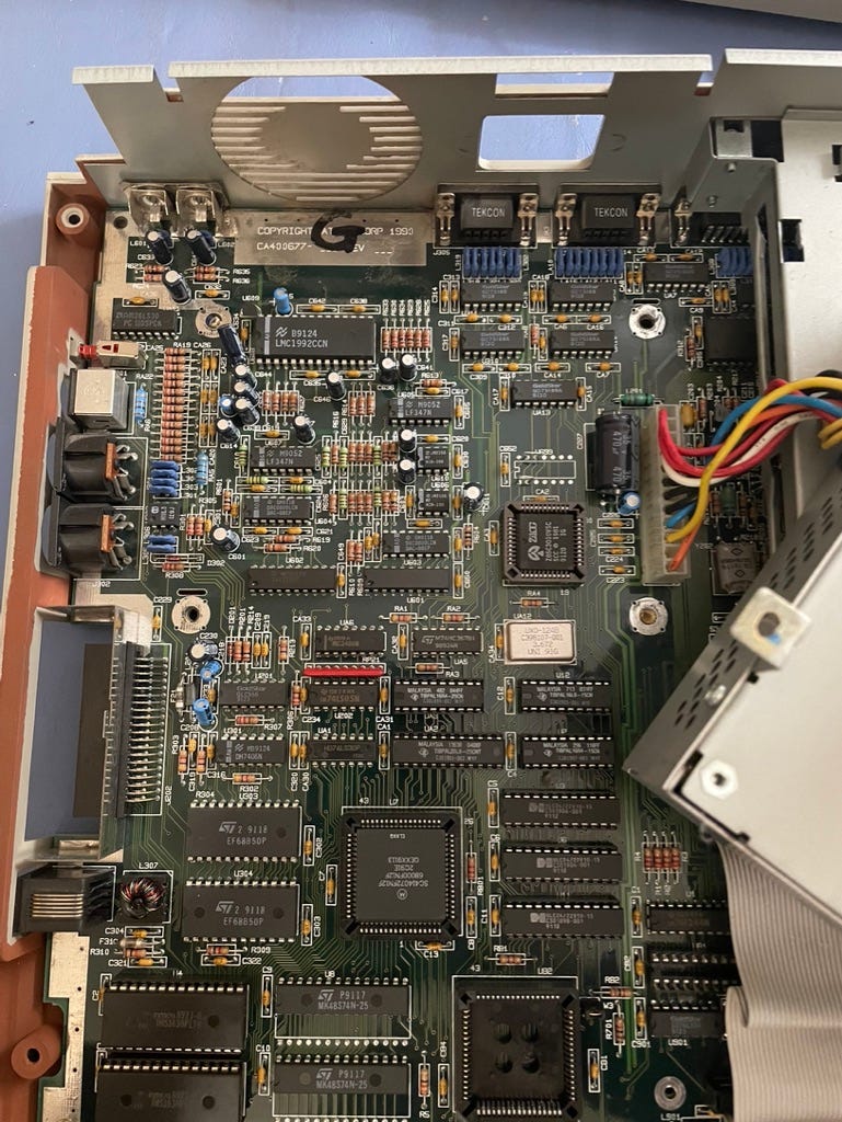 Inside the Atari Mega STe - by Paul Lefebvre