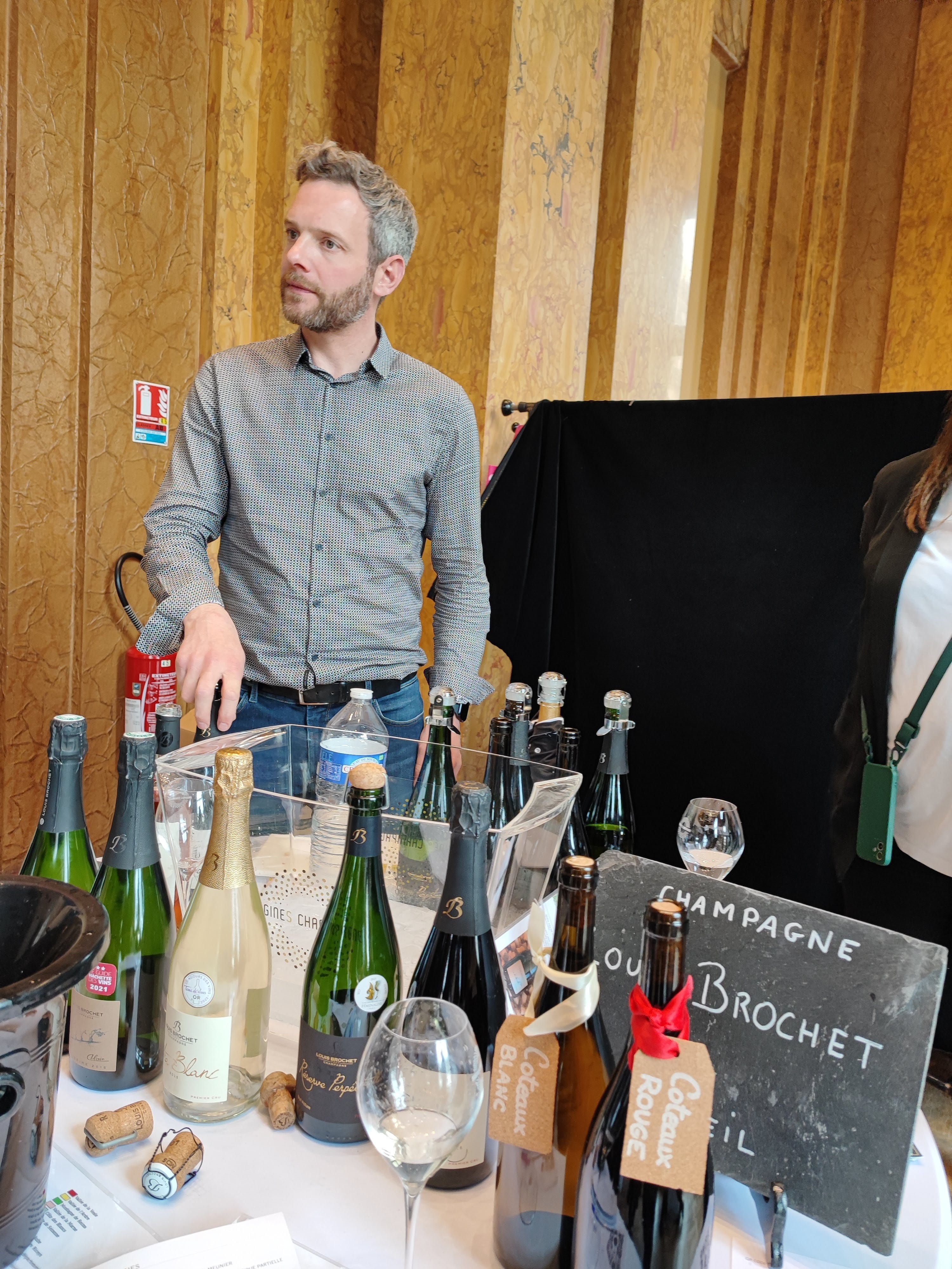 [free] Printemps 3 | Origines, Apex - by Tom Hewson