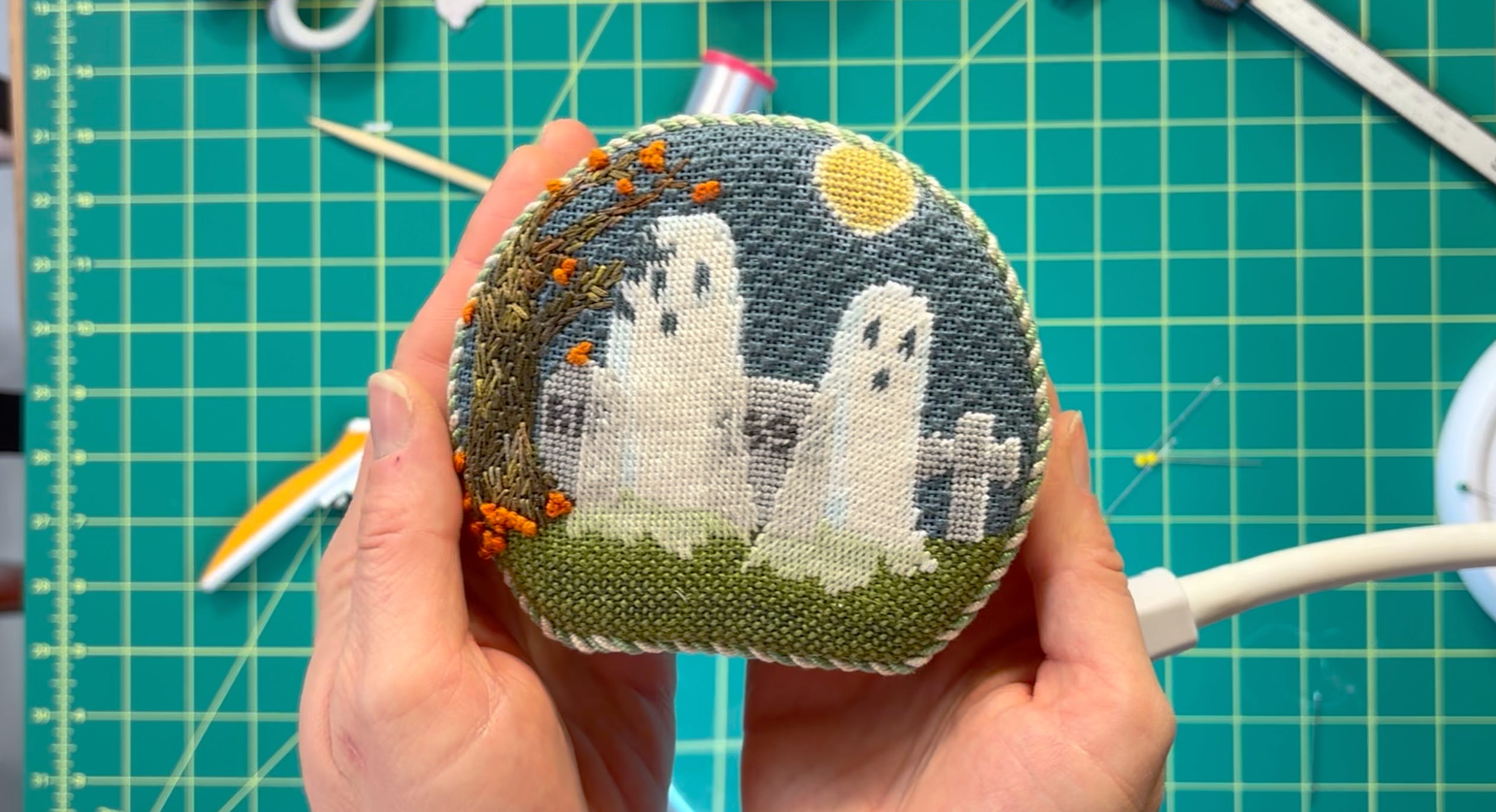 How to finish a needlepoint 3D gusseted stand up