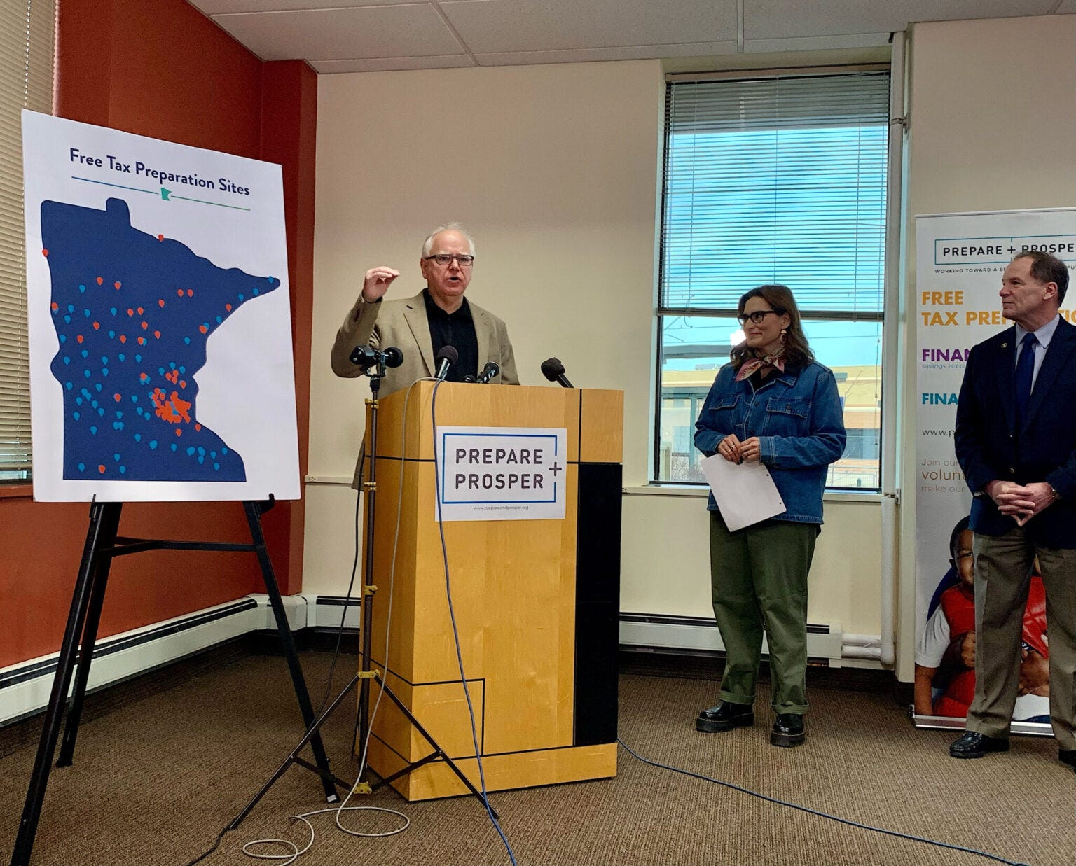 Tim Walz: la geografía y los mapas como forma de gobierno