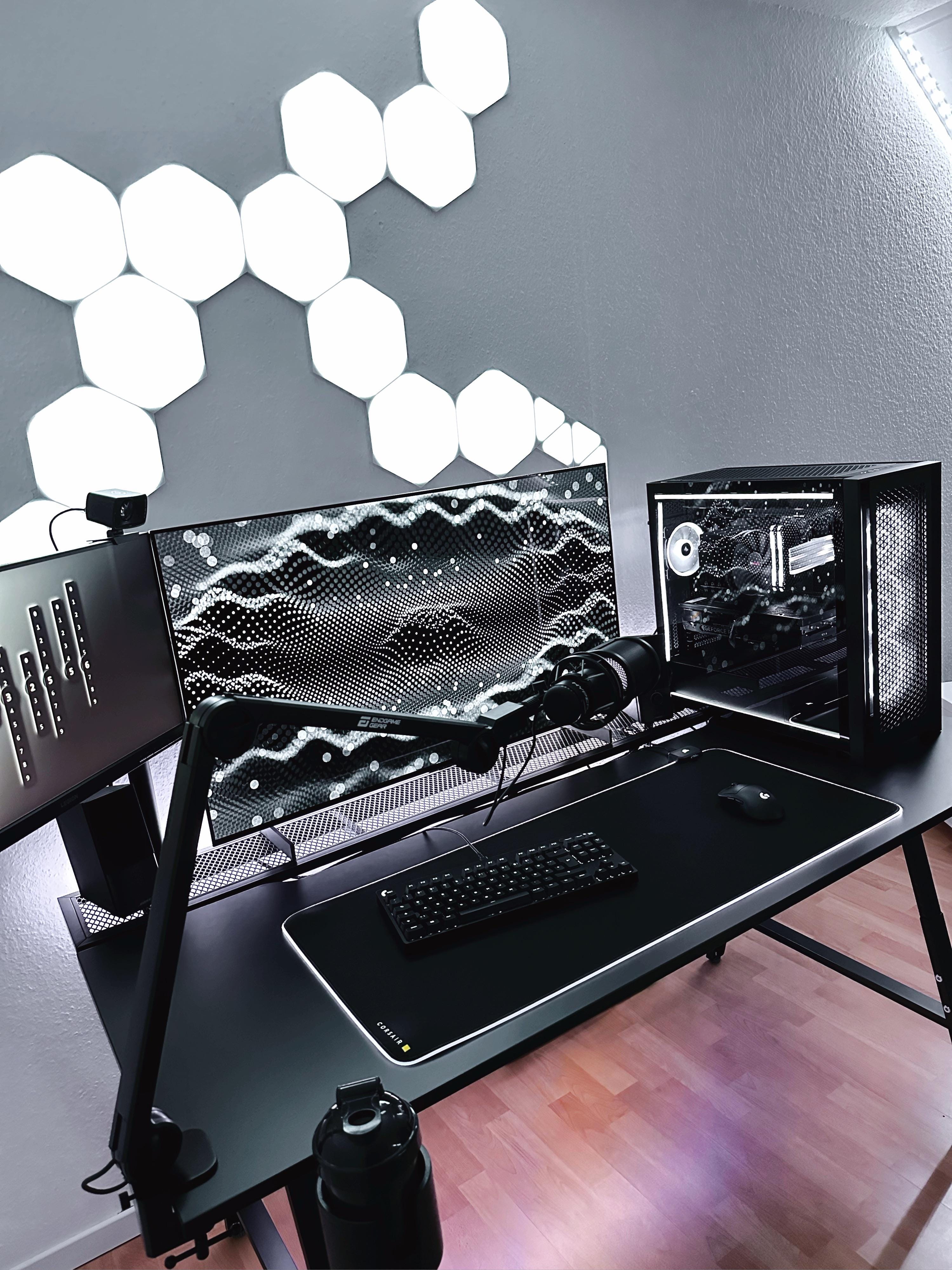 No. 18 - Timur's Deep Black Gaming Setup - battlestations