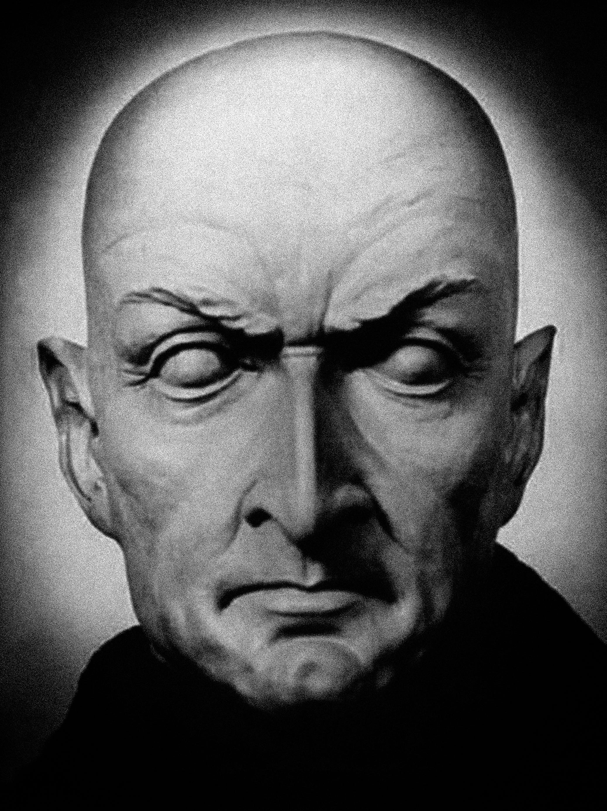 THE SATURNIAN ALLURE OF THE VAMPIRE