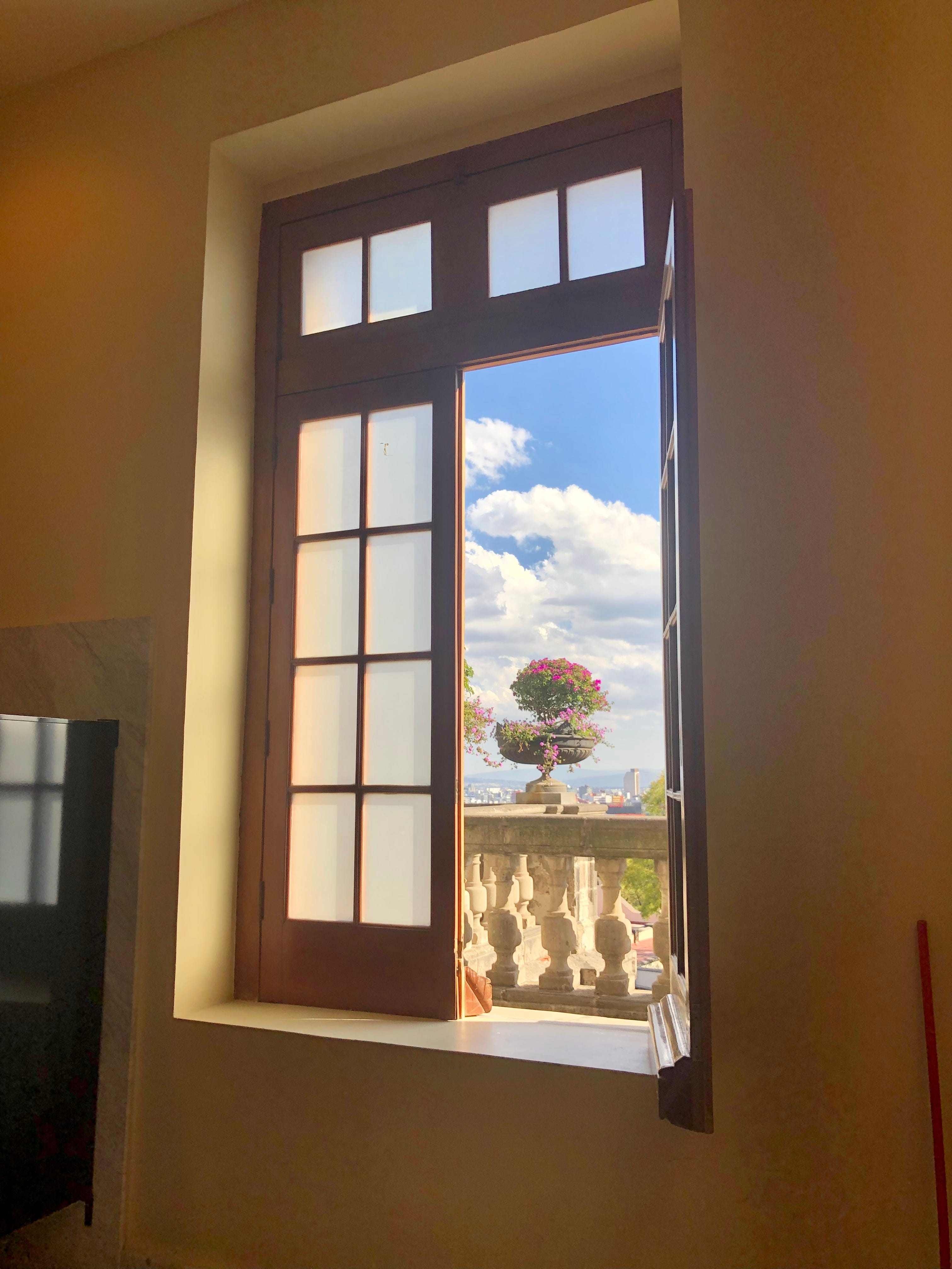 a ciudad de mexico type bit€h - by E G - Off Grid Twin