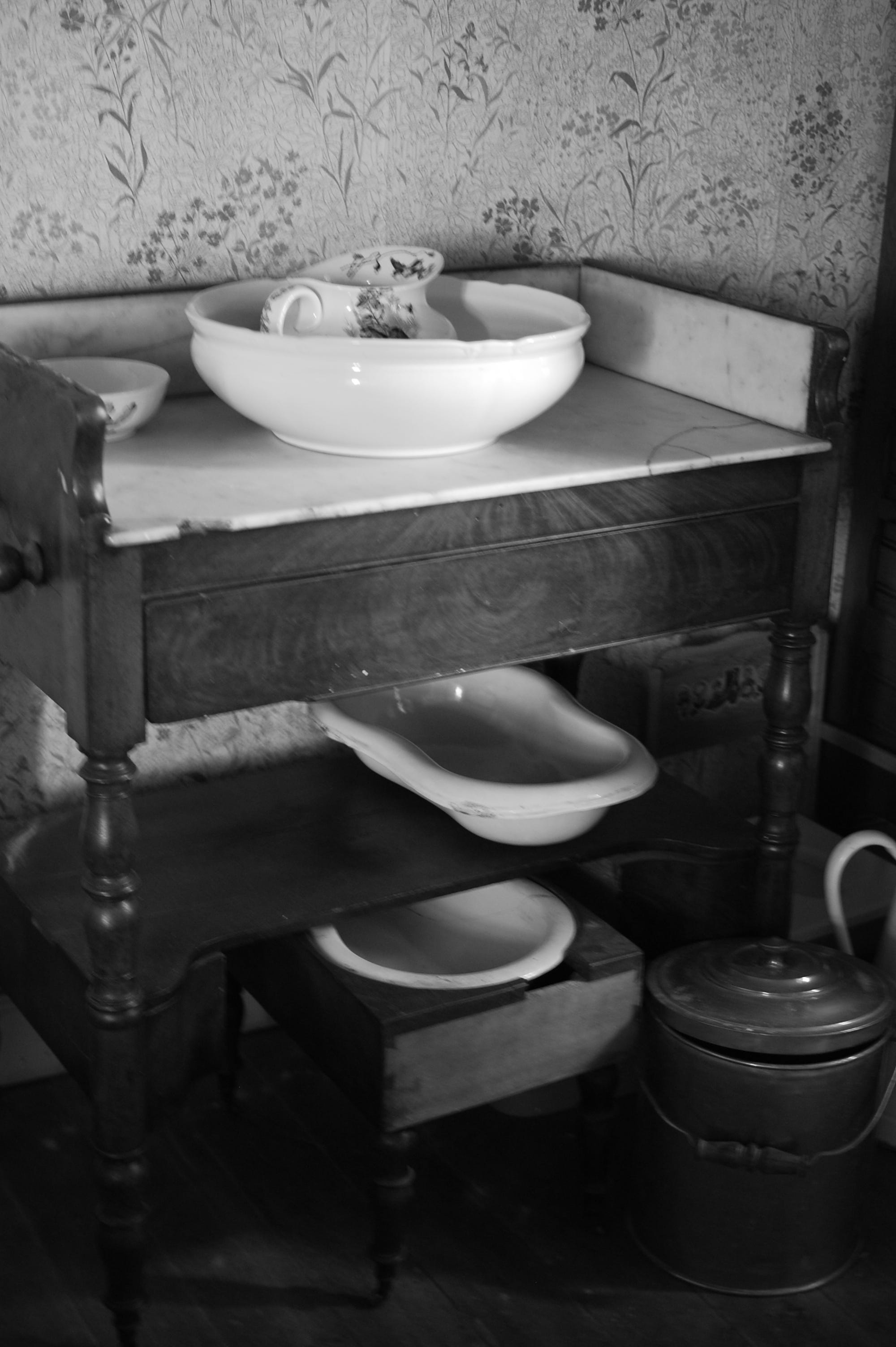 Chamber Pots and Candlelight: Meet the Families Who Live Off the Grid ...