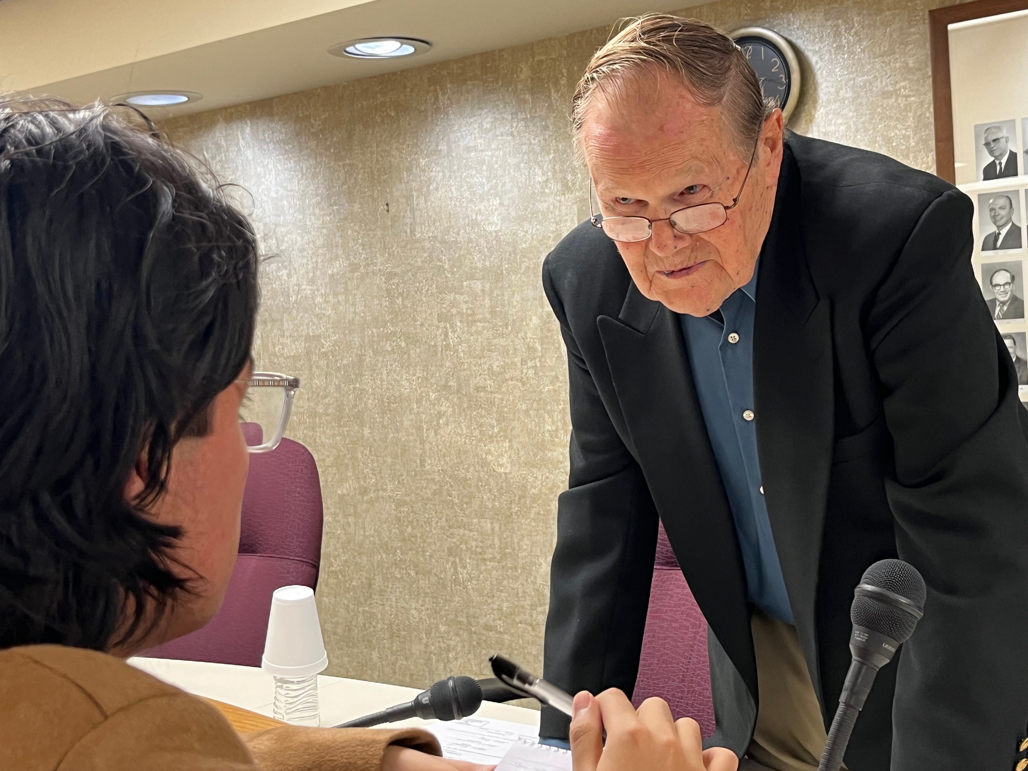 Anti-‘woke’ LSC board member gets earful as he's sworn in