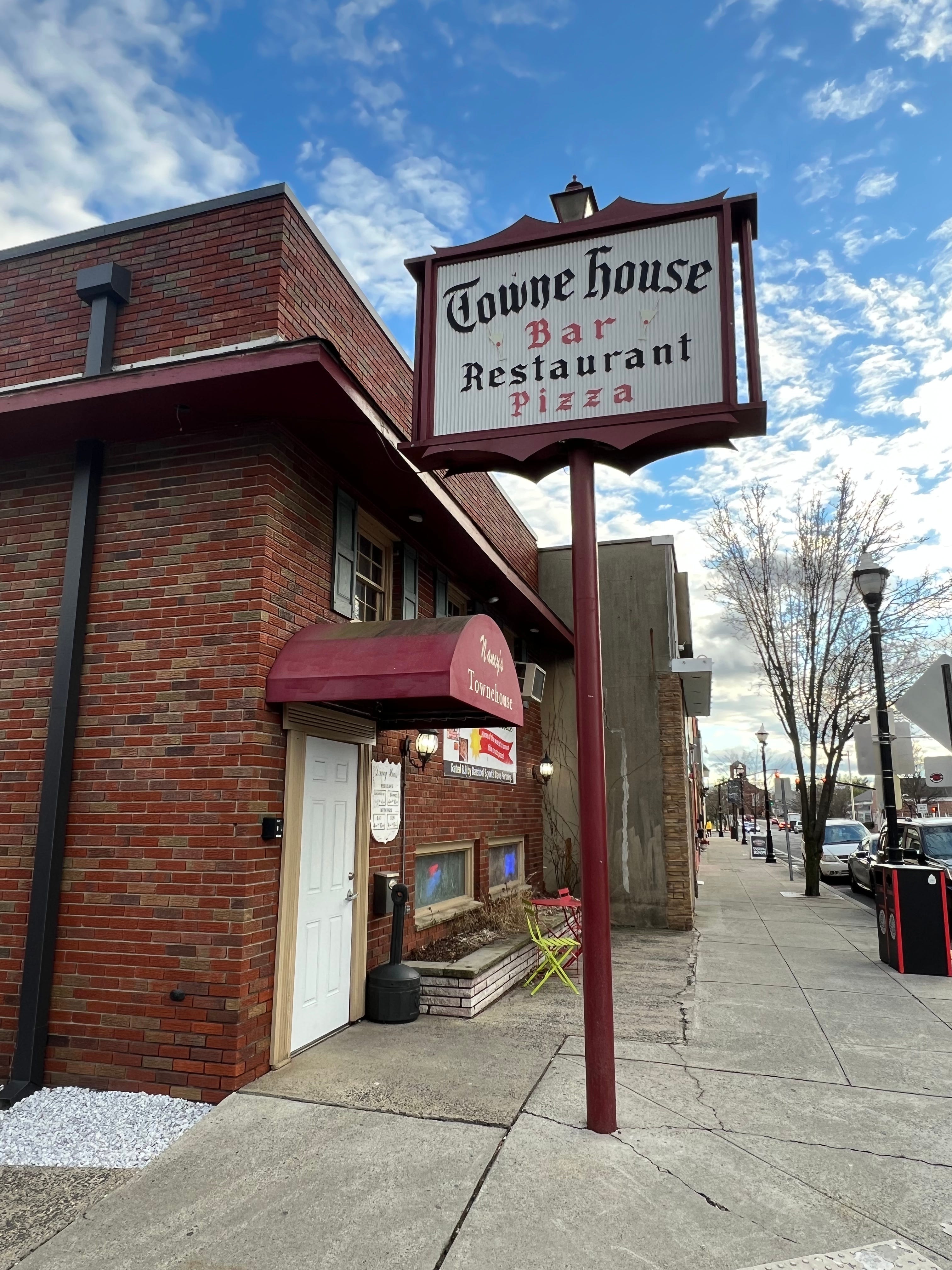 In Search of Tavern-Style Pizza