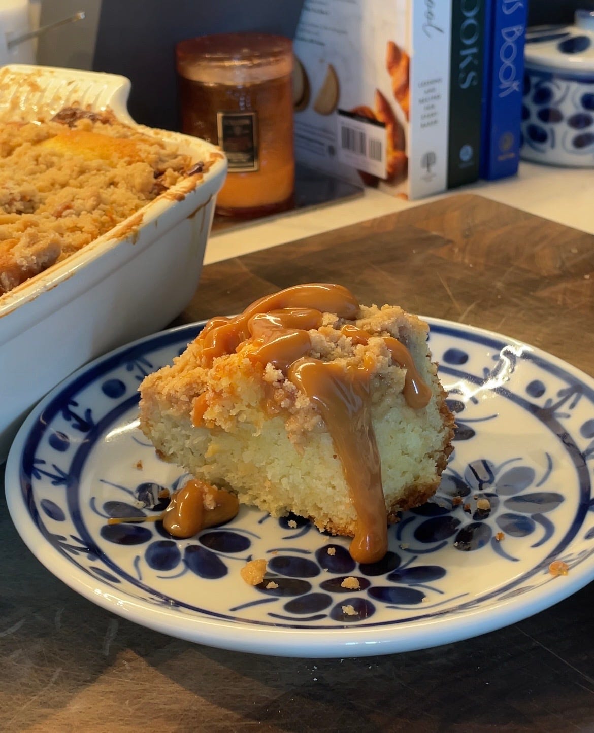 Banana Crumble Cake with Doce de Leite - by Pamella Dutra