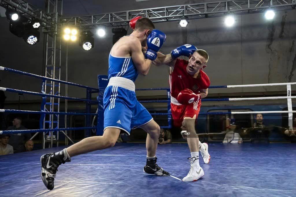 Boxing finds home in Ukraine's underground