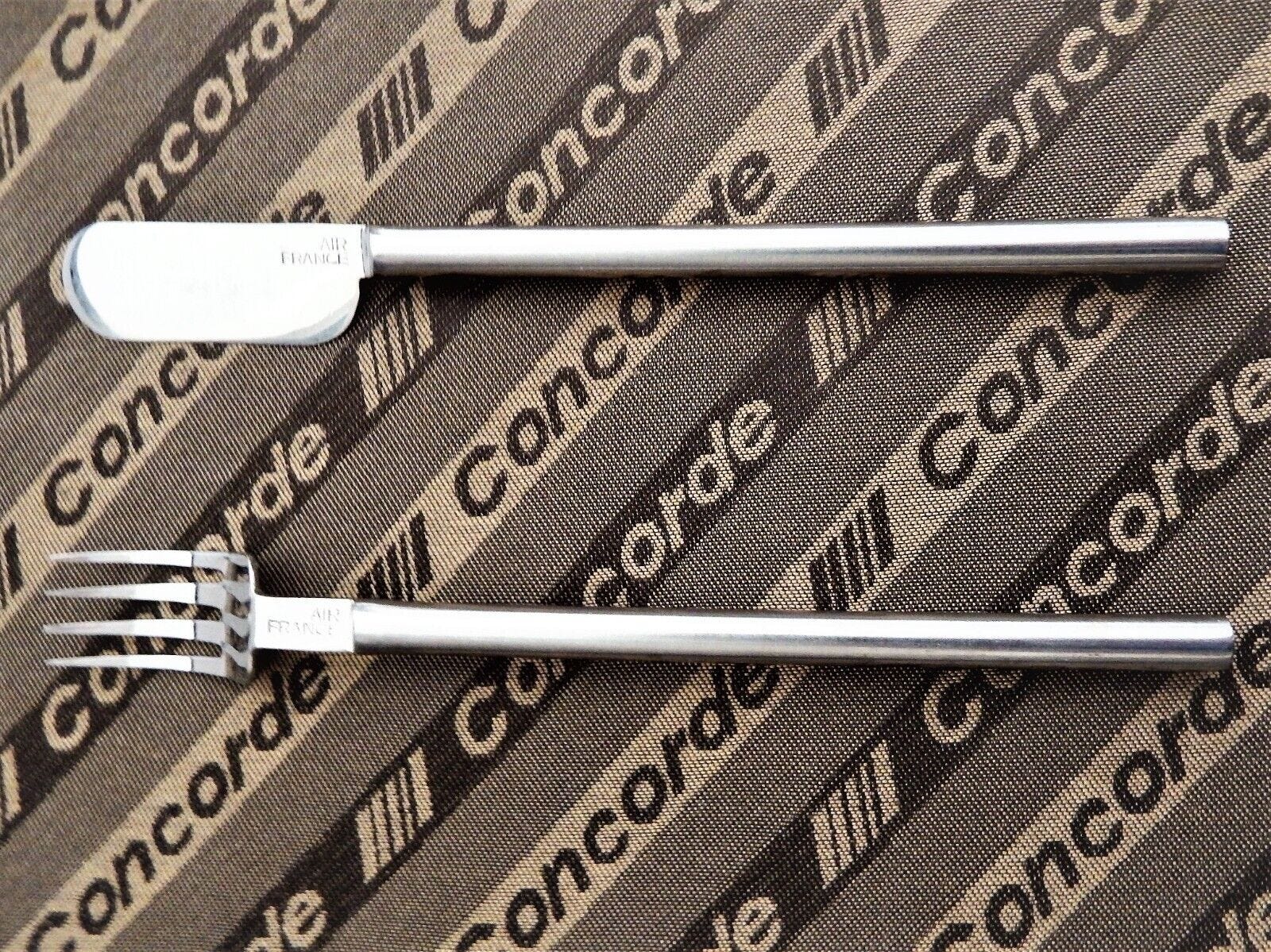 Snake LORE 006: Raymond Loewy - by Sami Reiss - SNAKE