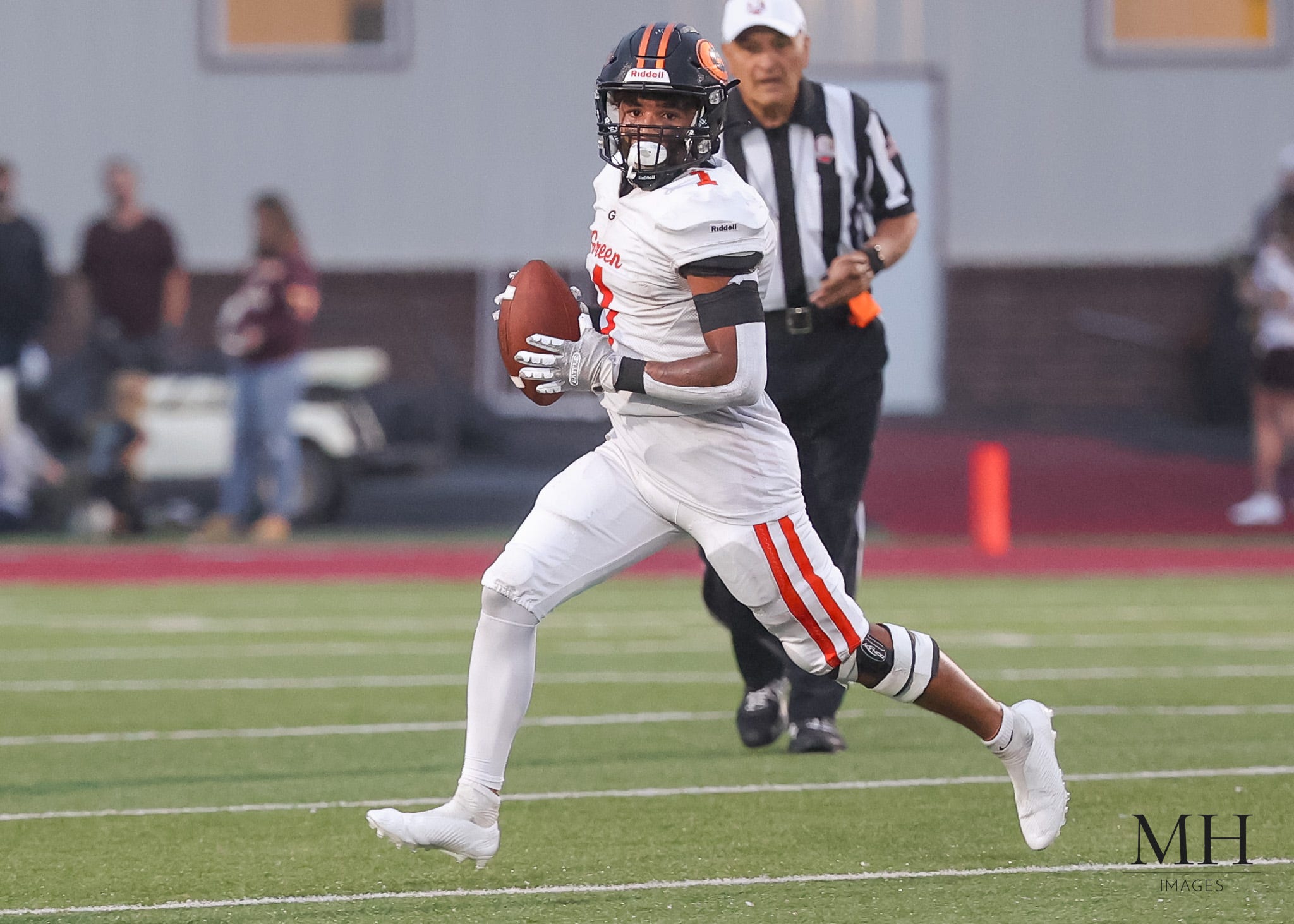 Green Bulldogs Snap South Range's Winning Streak with a 21-7 Victory