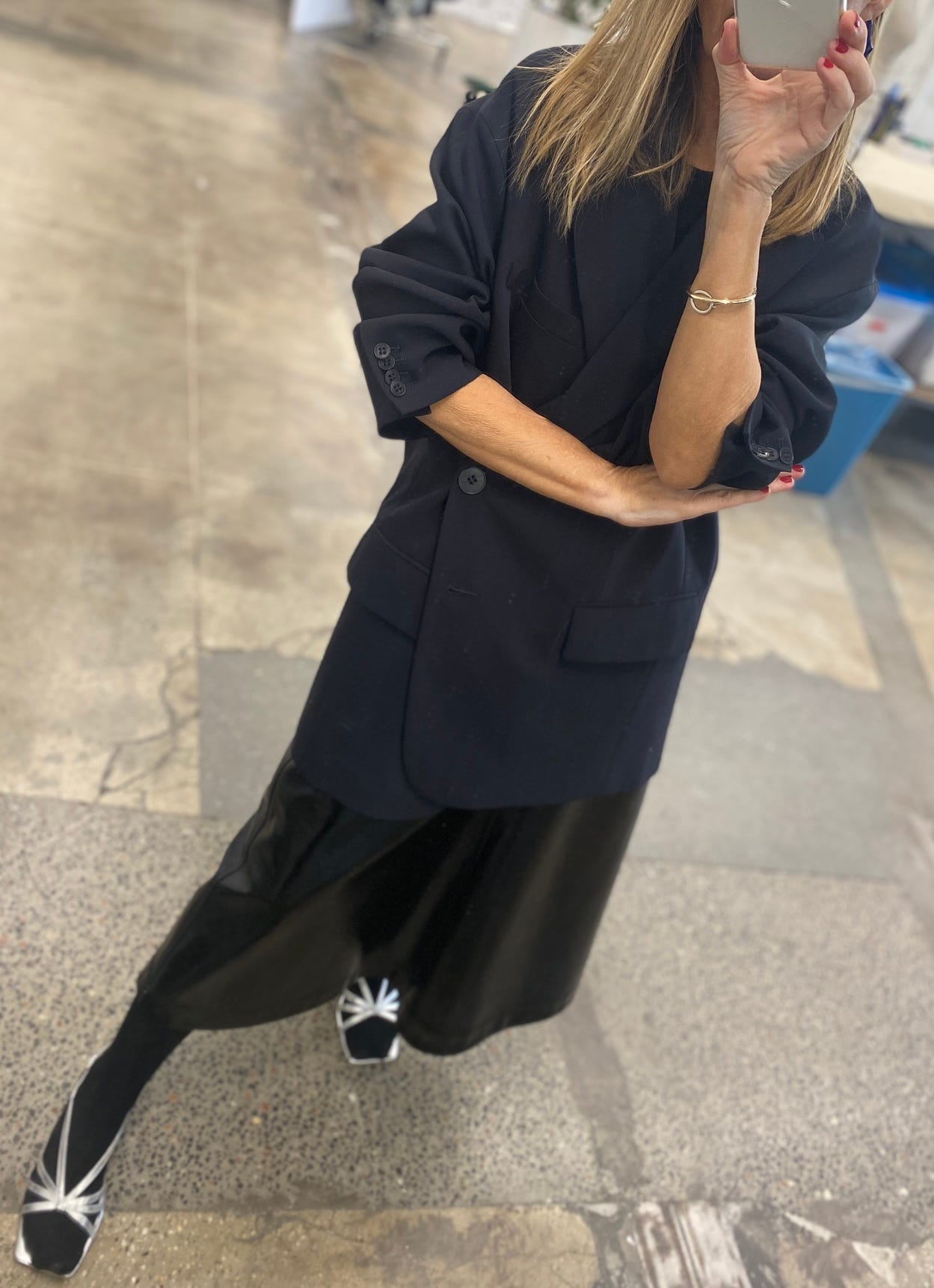 025: AMY SMILOVIC - by Christina Holevas - Habiter