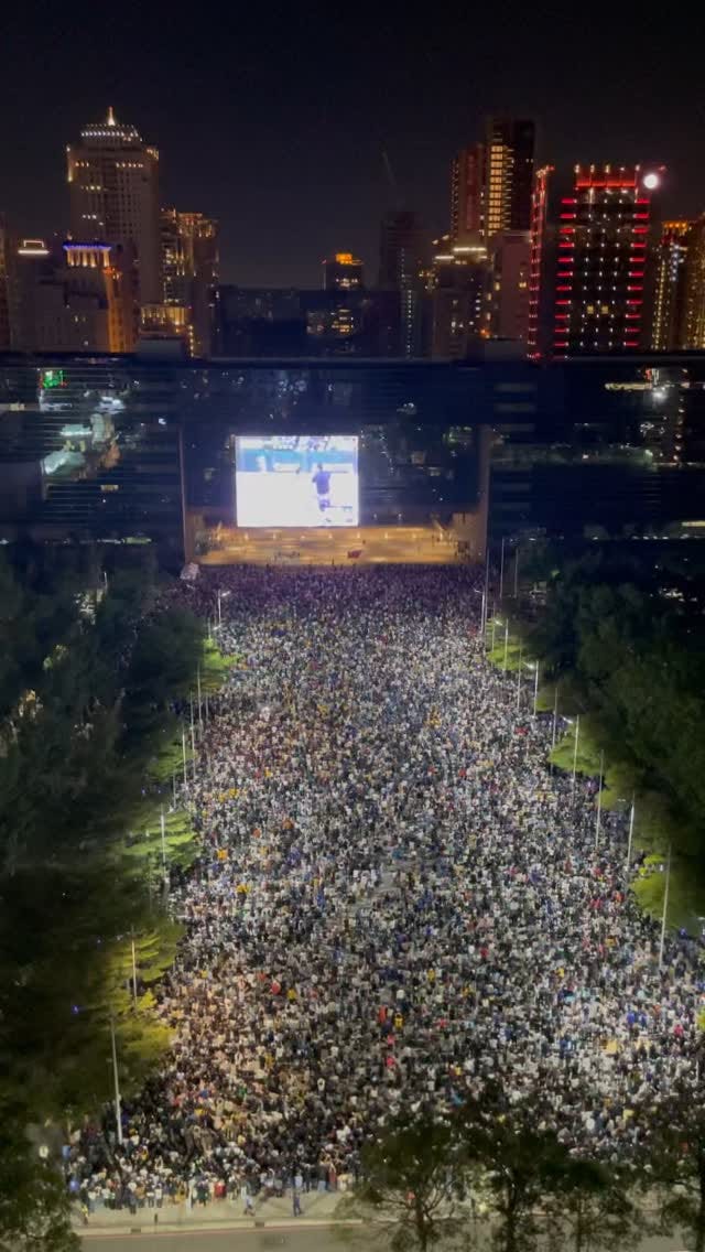 The Magical Whistle Sound: In the most tense moment of the bottom of ...