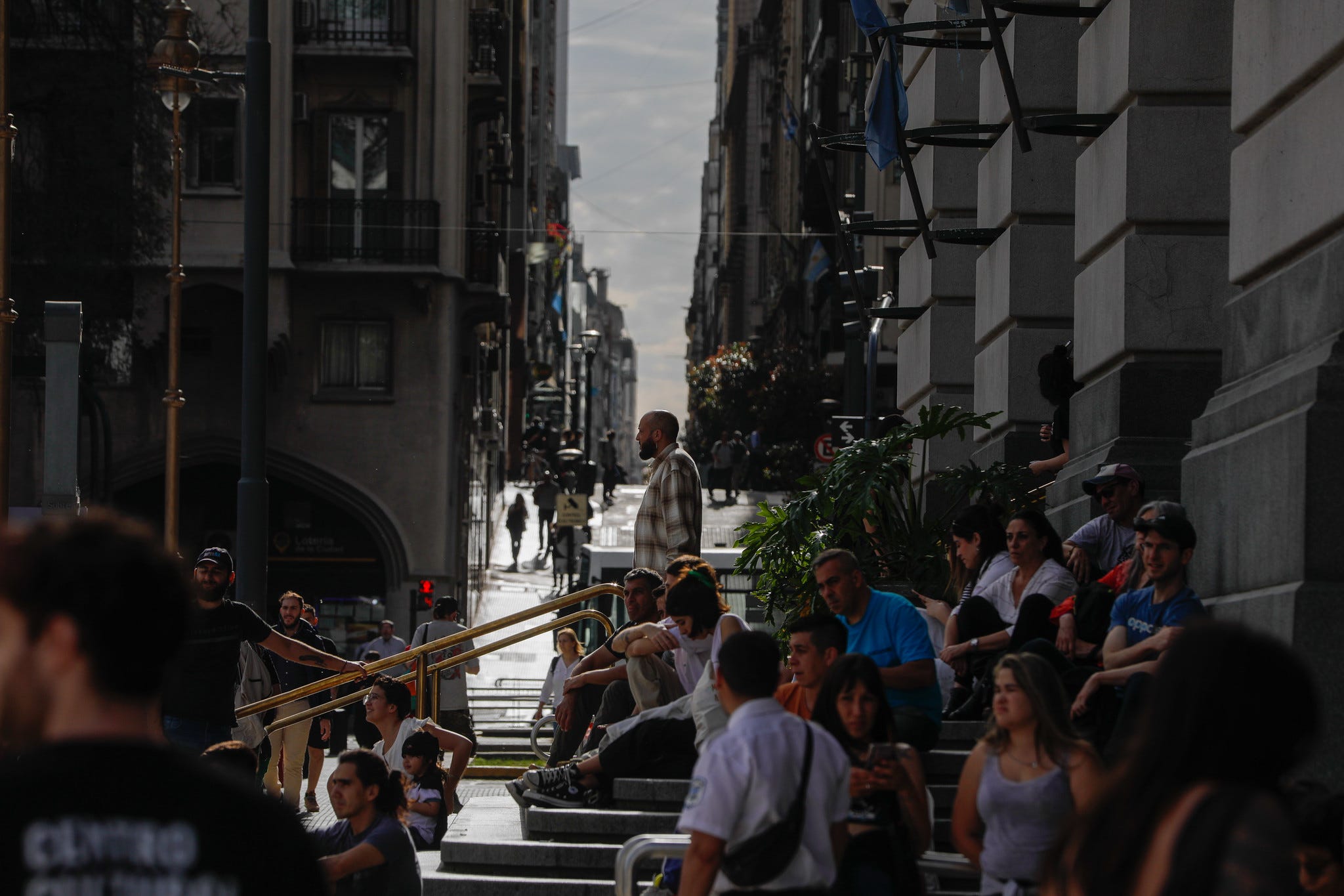 🇦🇷 Milei recua após greve, mas “lei ônibus” enxugada segue em pauta