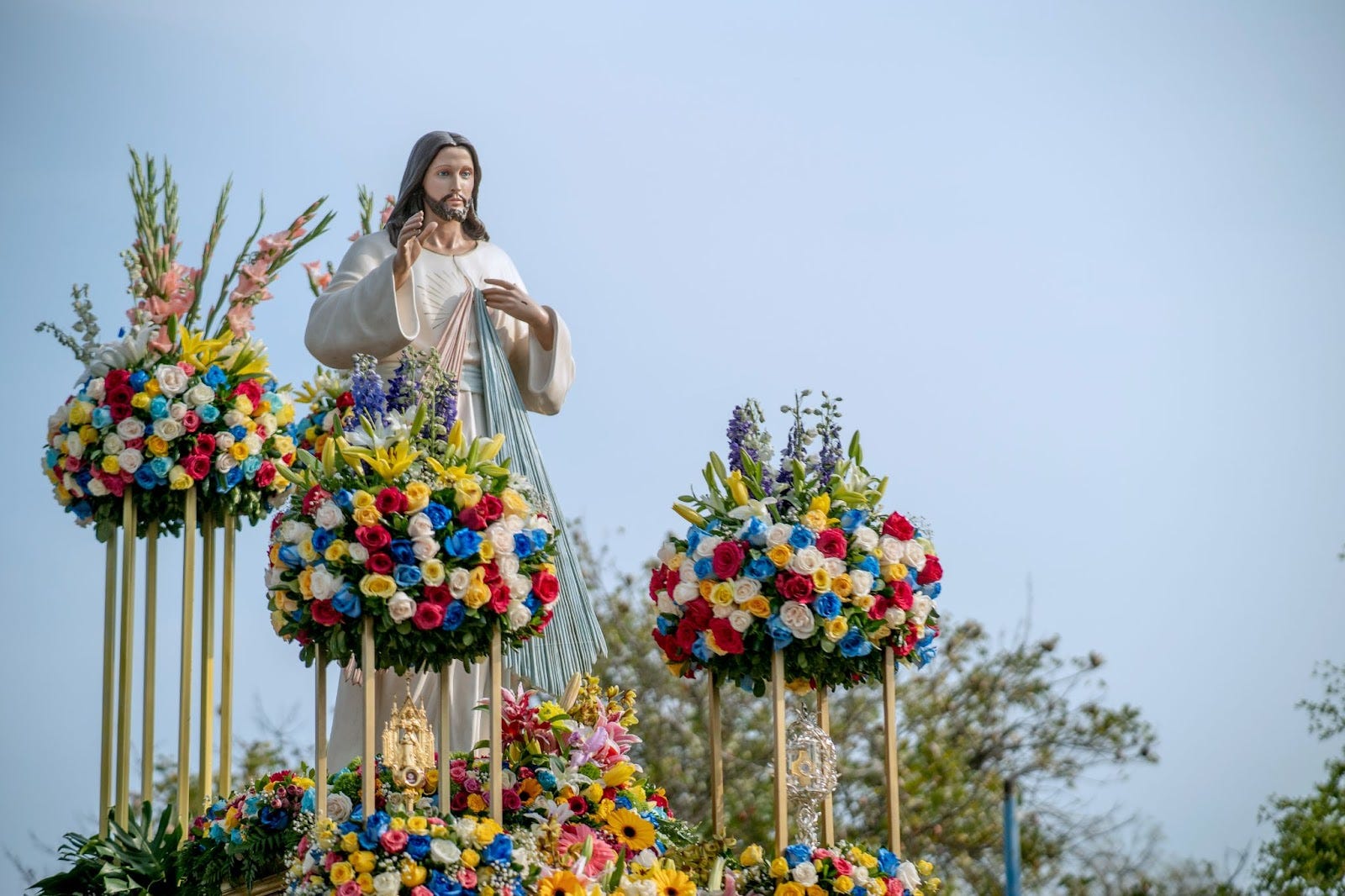 Divine Mercy, under a Venezuelan sun - by Edgar Beltrán