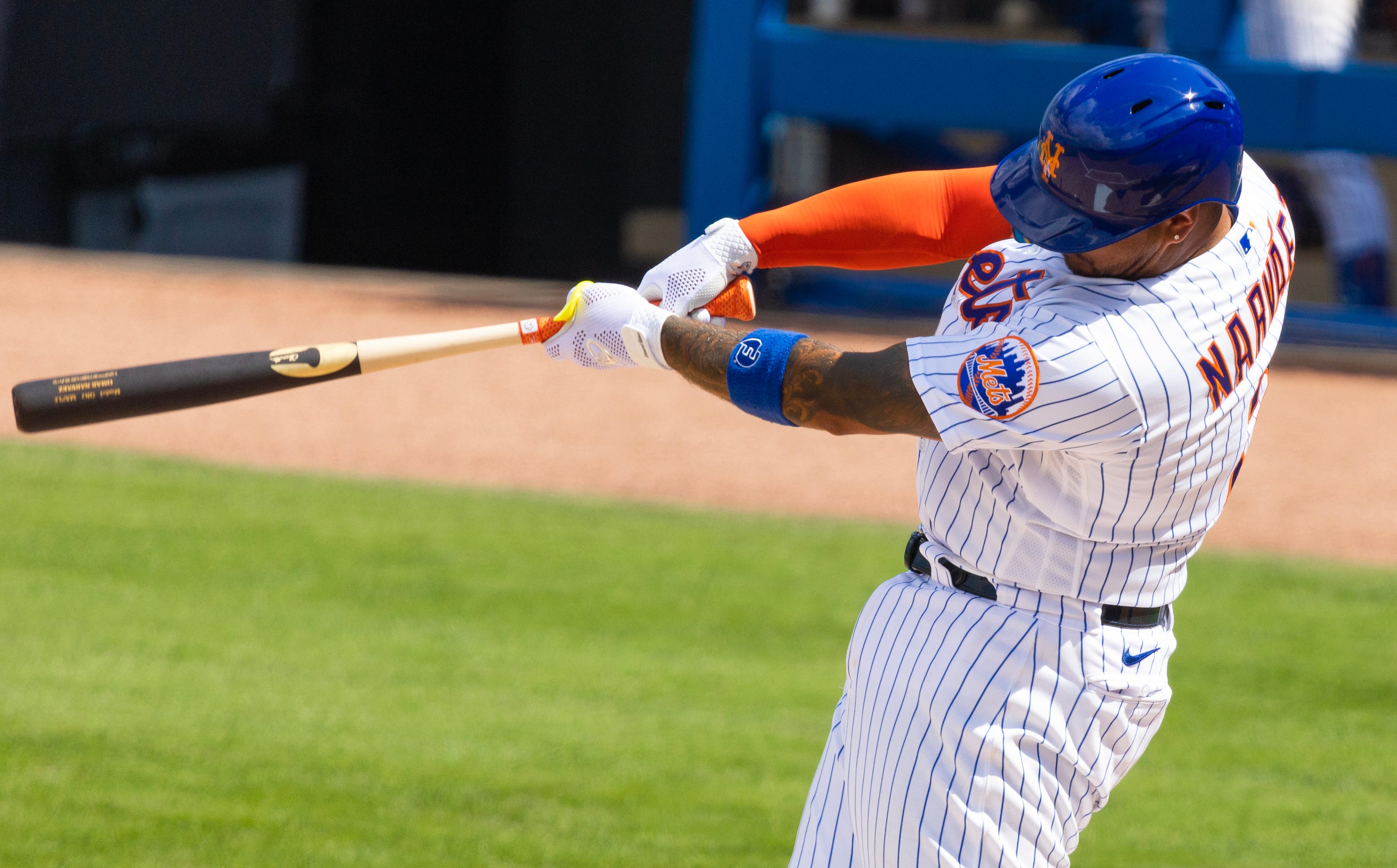 Mets to place C Omar Narváez on the injured list with a medium-to-high ...