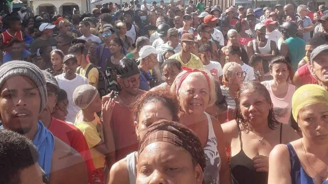 Protests in Santiago de Cuba - by Jordana Timerman