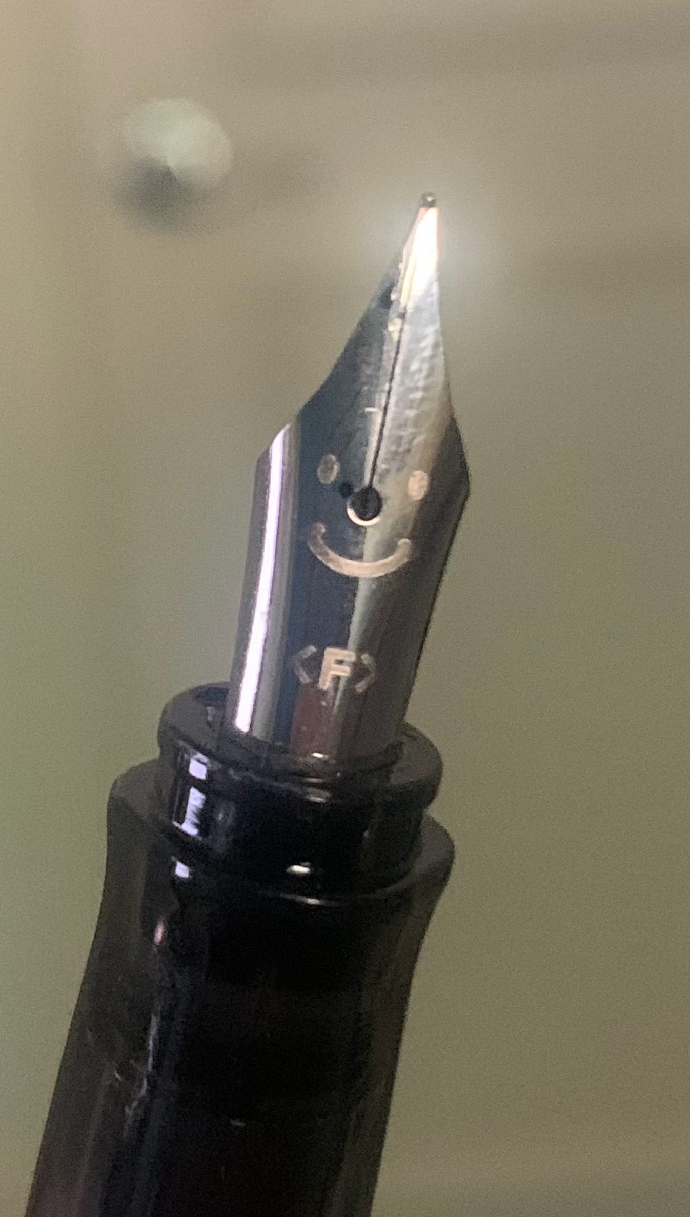 Review: big dumb plastic pen - by Ricardo