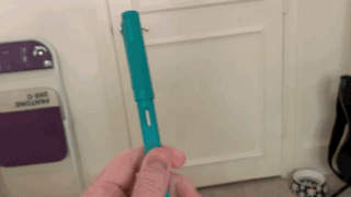 Review: big dumb plastic pen - by Ricardo