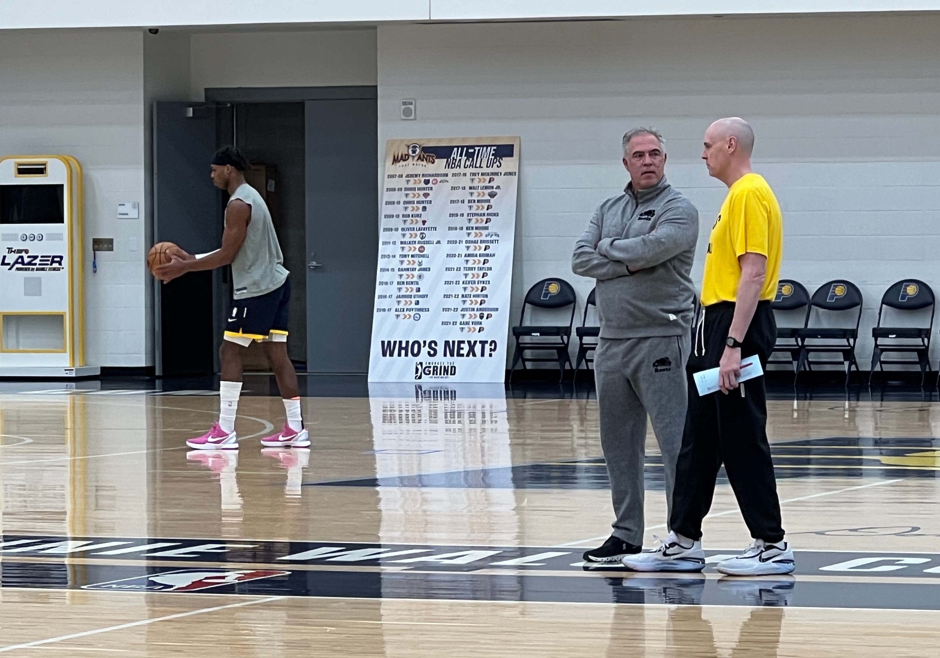 Pacers string together stops, get contributions from all over to split ...