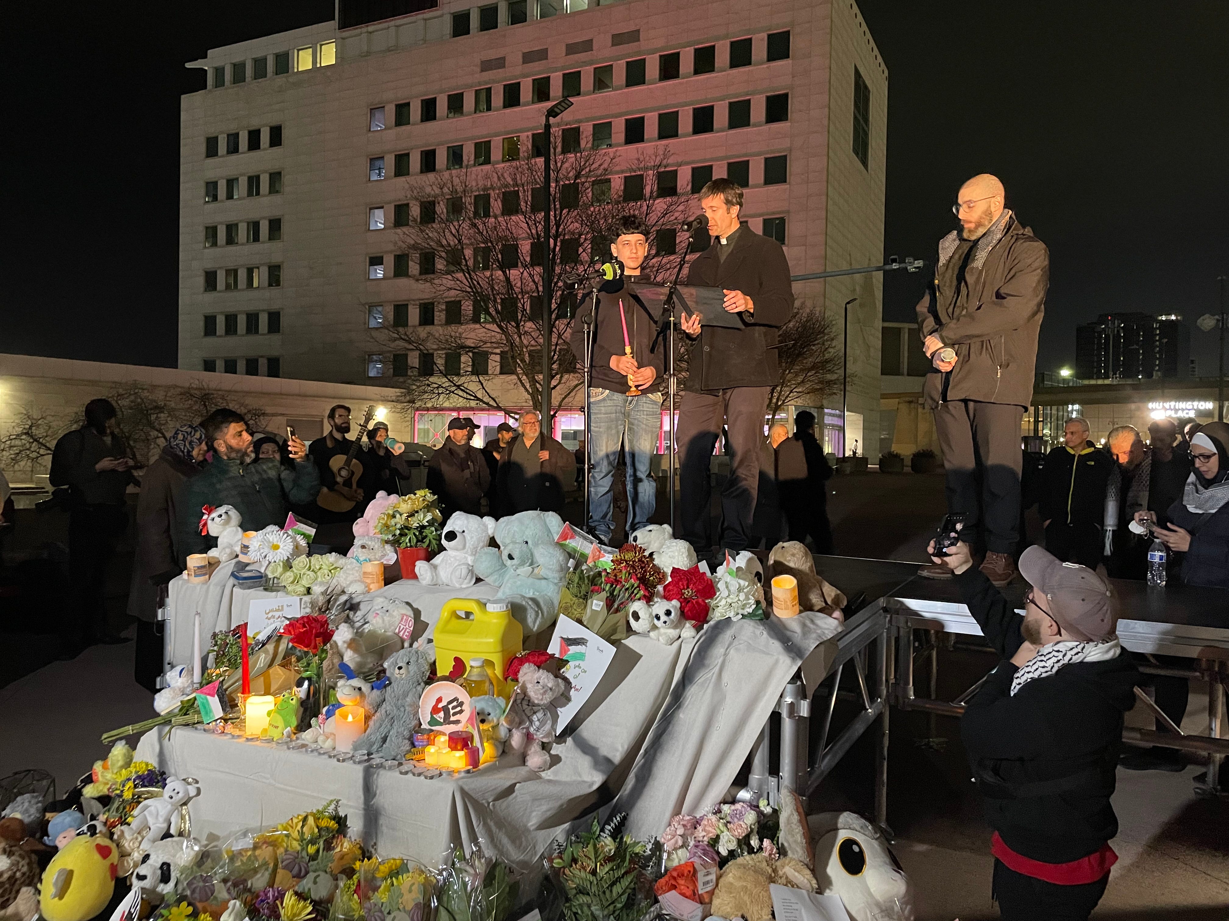 Detroit Interfaith event brings people together to mourn